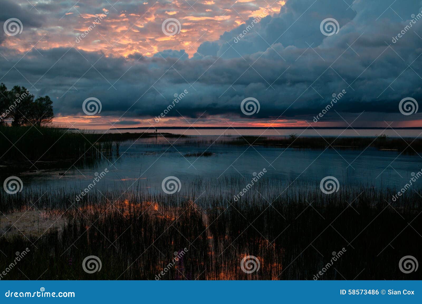 Alba di lago Michigan fotografia stock. Immagine di paesaggio - 58573486