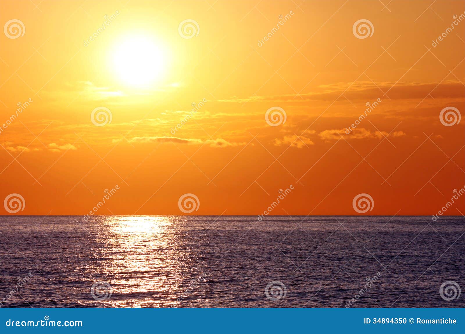 Alba in mare fotografia stock. Immagine di aumentare - 34894350