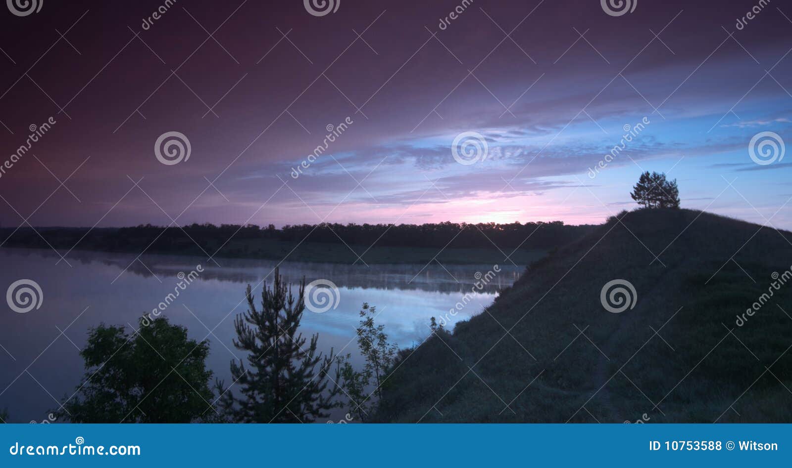 Alba sul lago fotografia stock. Immagine di idilliaco - 10753588