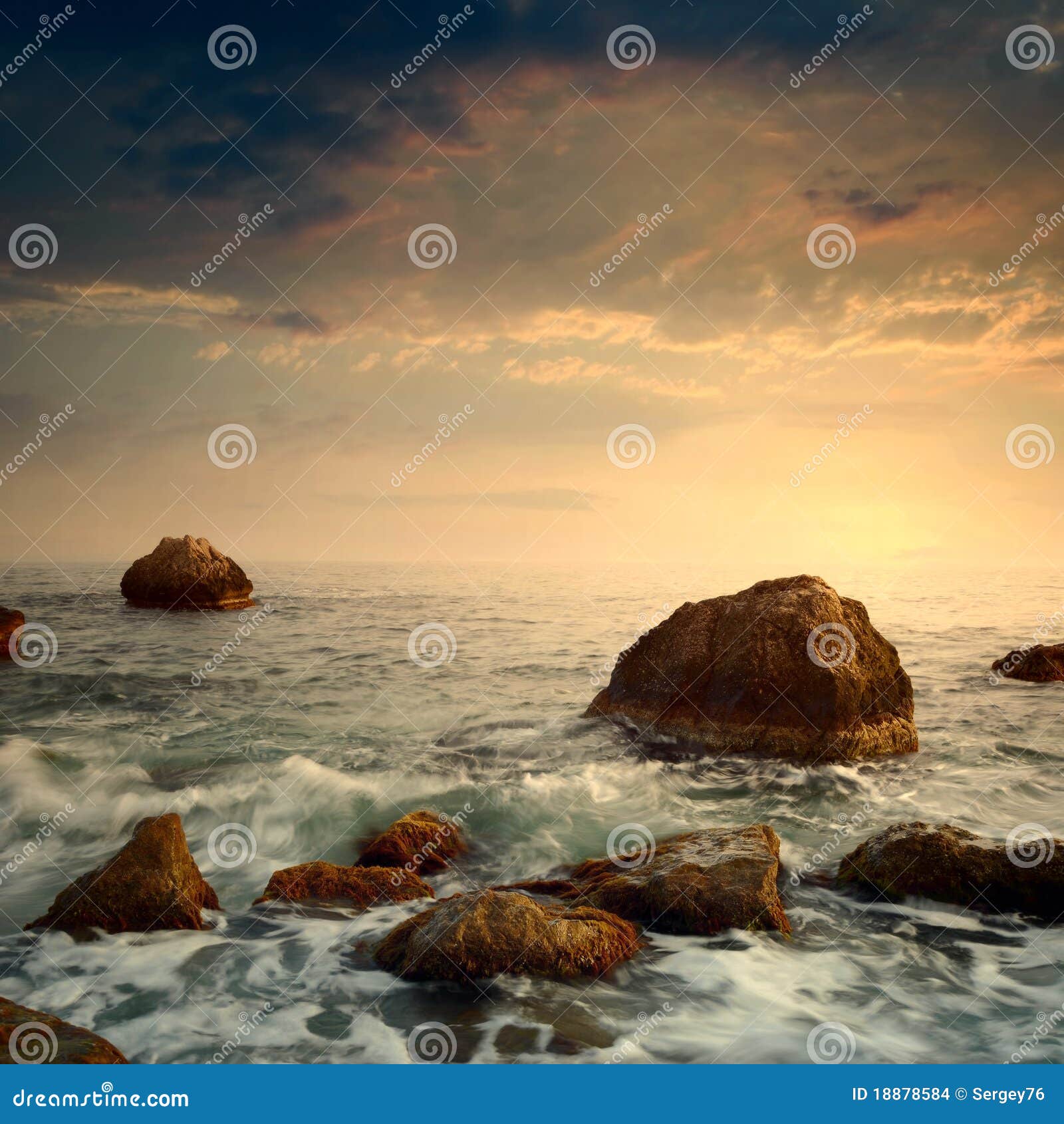 Alba Sul Litorale Di Mare Roccioso Fotografia Stock - Immagine di ... Alba Sul Litorale Di Mare Roccioso Fotografia Stock - Immagine di ...