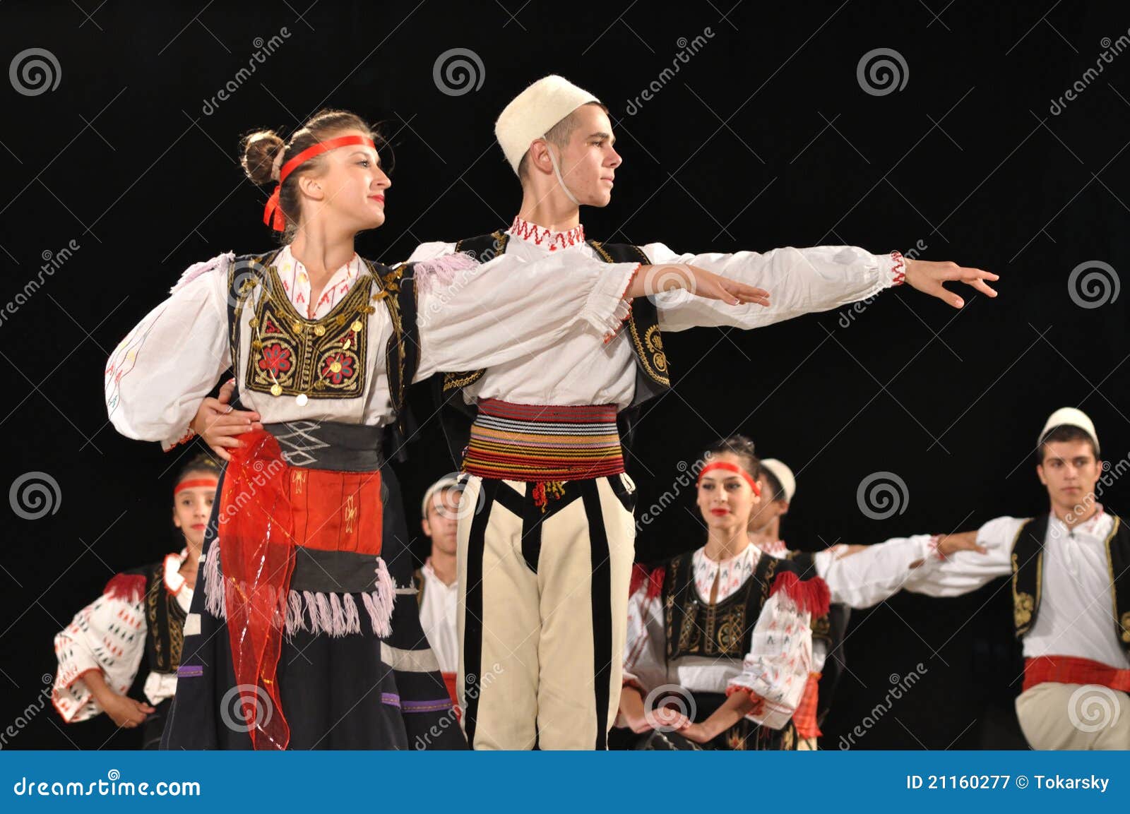 Albanese folklore redactionele fotografie. Image of vier - 21160277