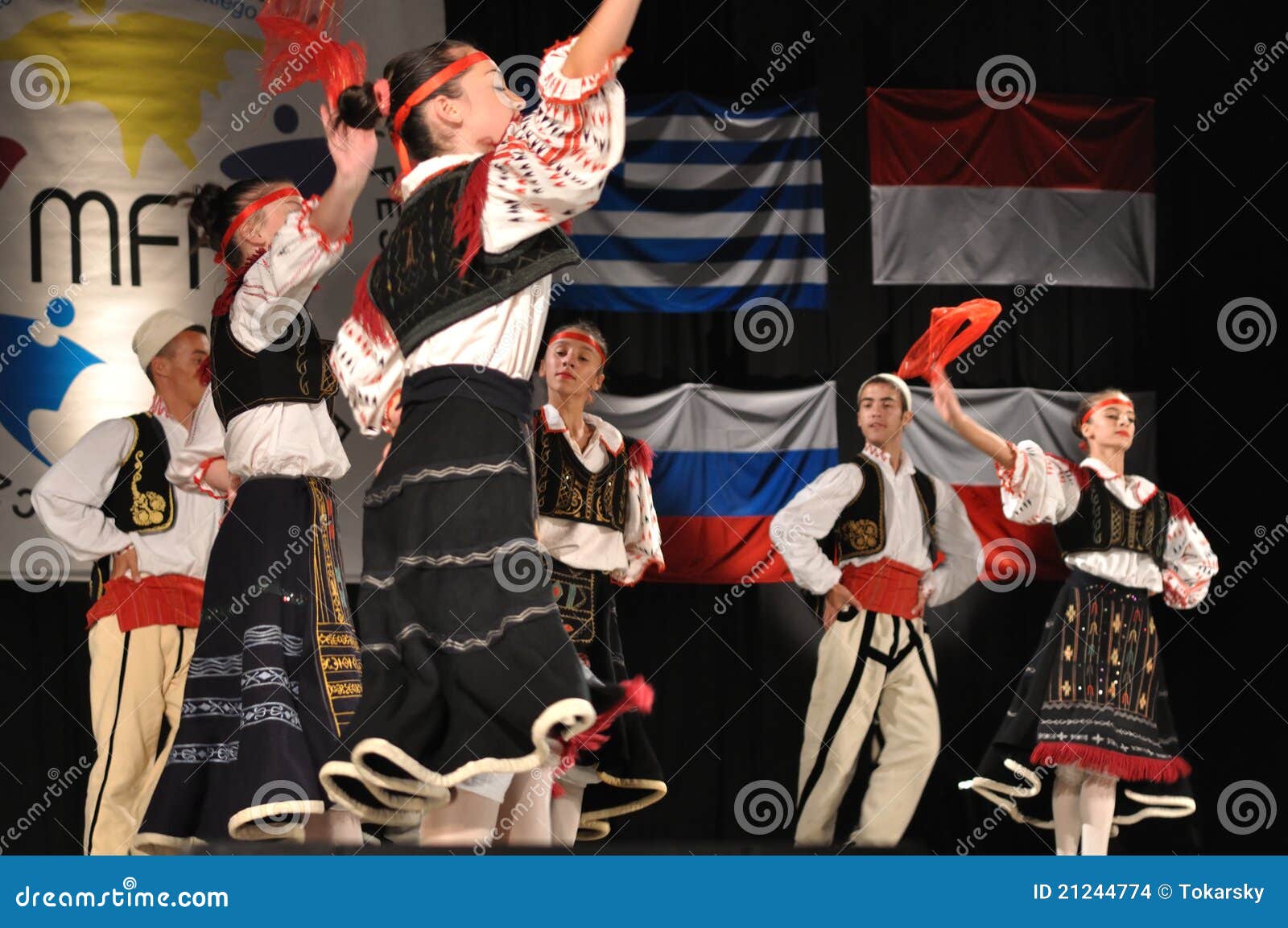 Albanische Folklore redaktionelles stockbild. Bild von fall - 21244774