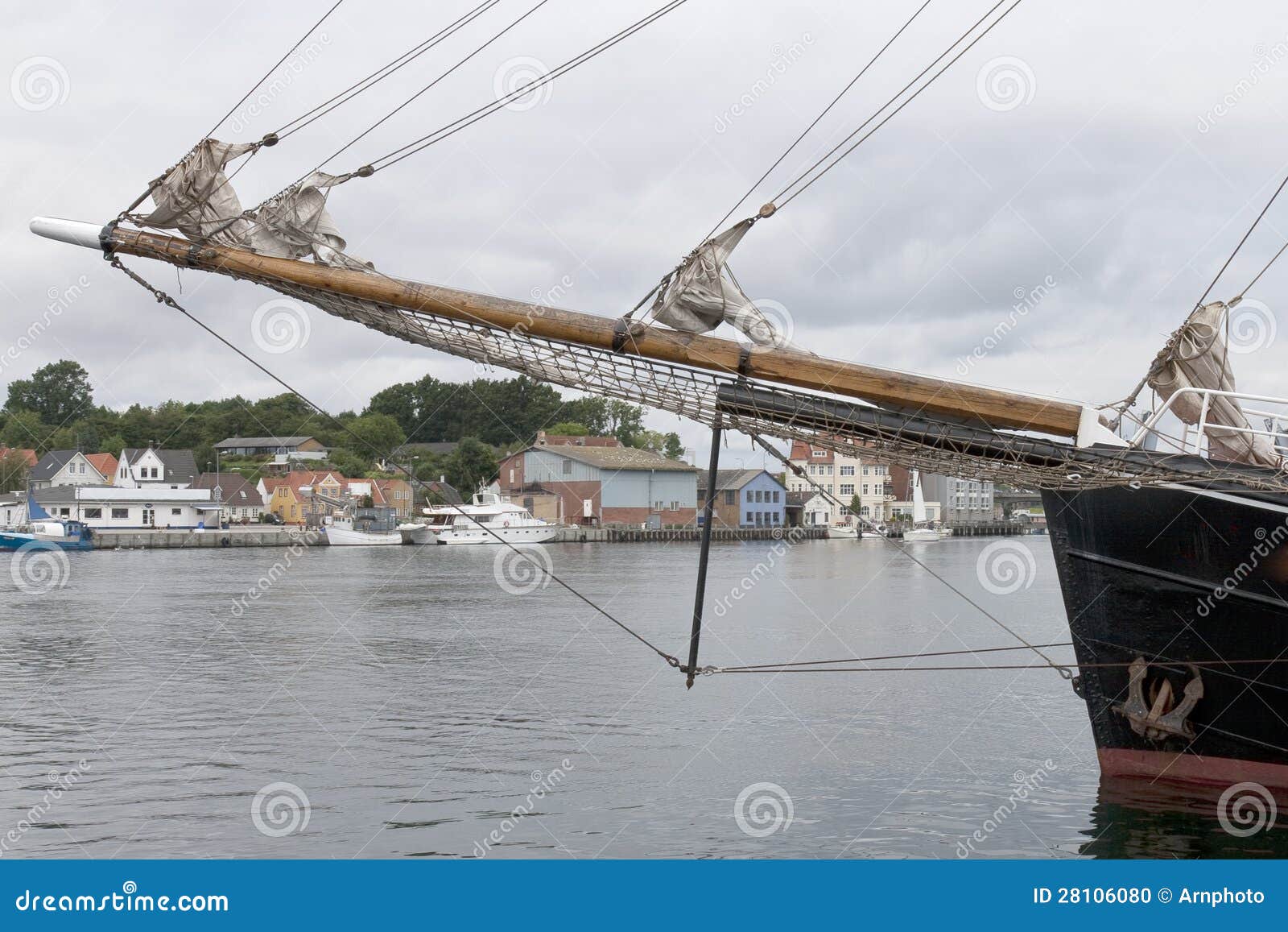 Albero Di Bompresso Sulla Vecchia Nave Di Navigazione Fotografia Stock ... Albero Di Bompresso Sulla Vecchia Nave Di Navigazione Fotografia Stock ...