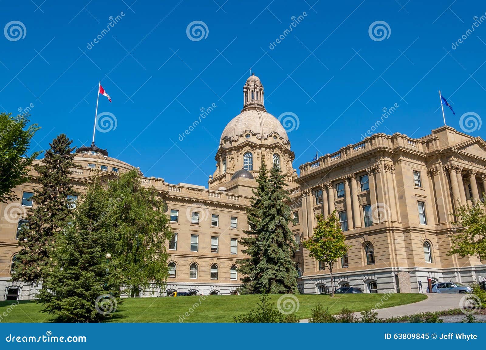 Alberta Legislature Building in Edmonton Stock Image - Image of path ...