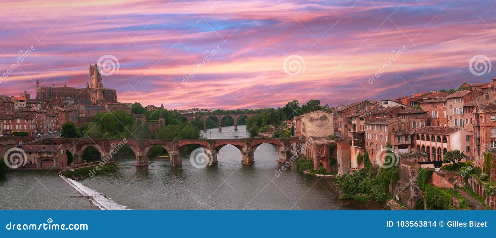 Albi, Panorama Della Cattedrale E Di Vecchio Ponte Fotografia Stock ...