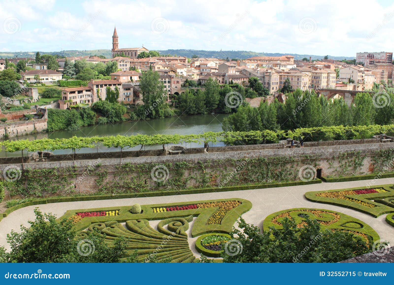 Albi on the river Tarn stock image. Image of bridge, brick - 32552715