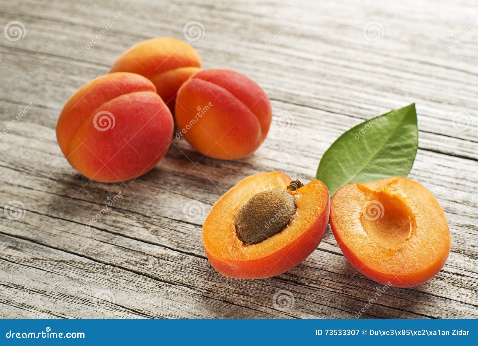 Albicocca immagine stock. Immagine di rinfrescare, fresco - 73533307
