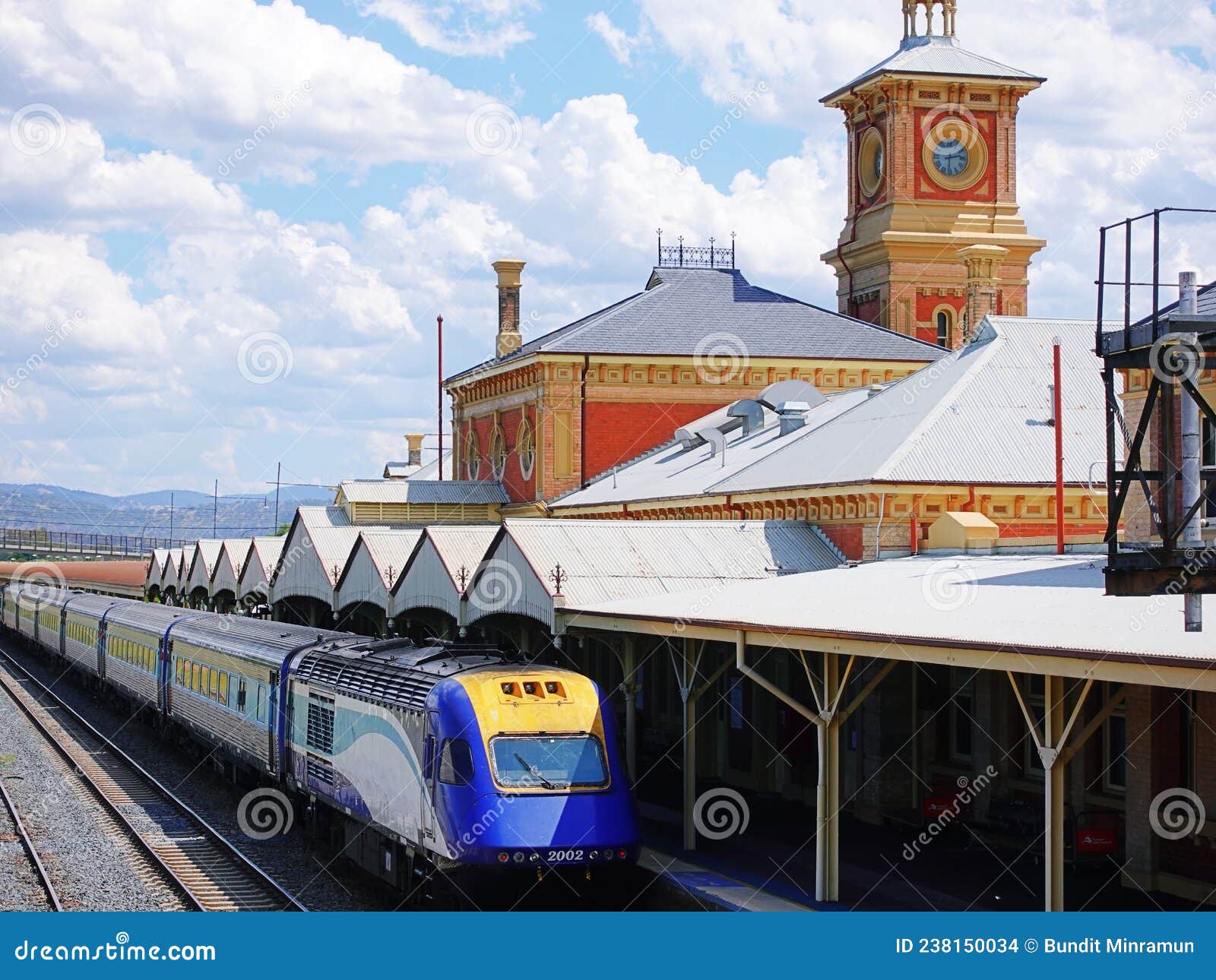 The Albury Railway Station with Intercity Train in the Platform ... The Albury Railway Station with Intercity Train in the Platform ...