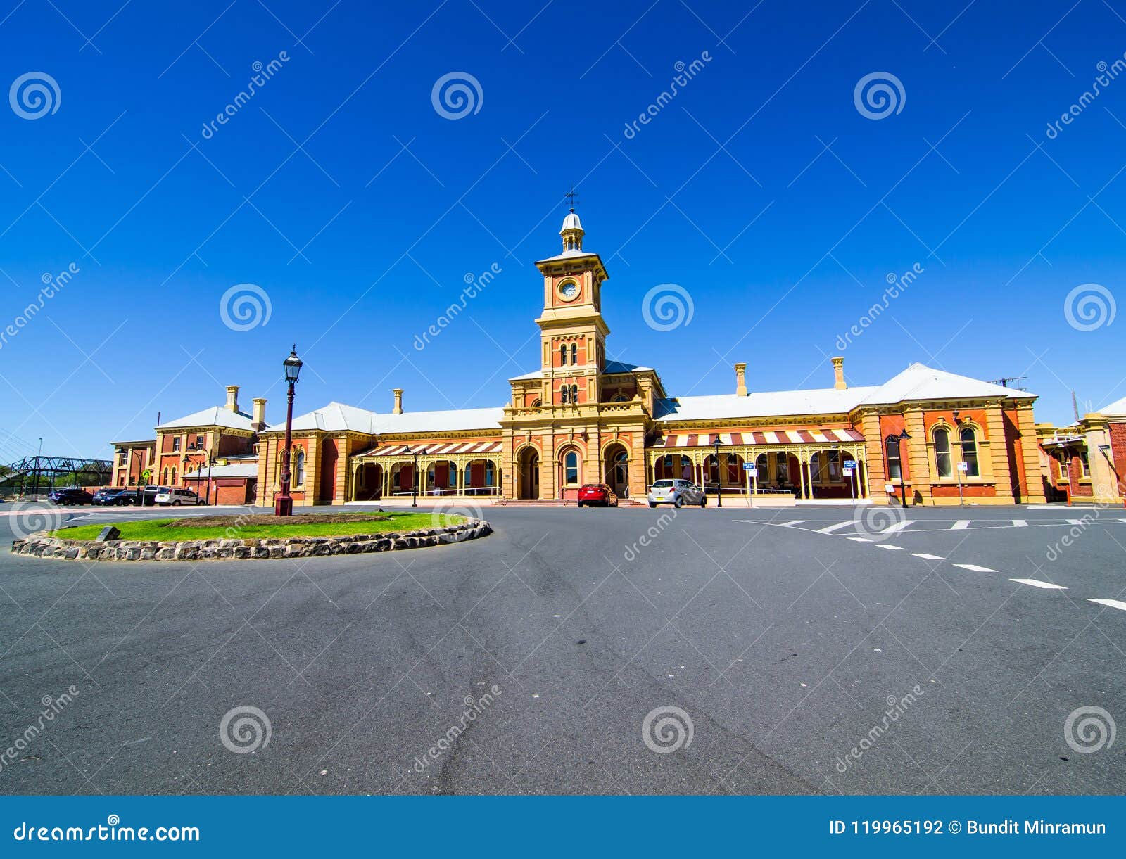 The Albury Railway Station Platform. Editorial Image | CartoonDealer ... The Albury Railway Station Platform. Editorial Image | CartoonDealer ...