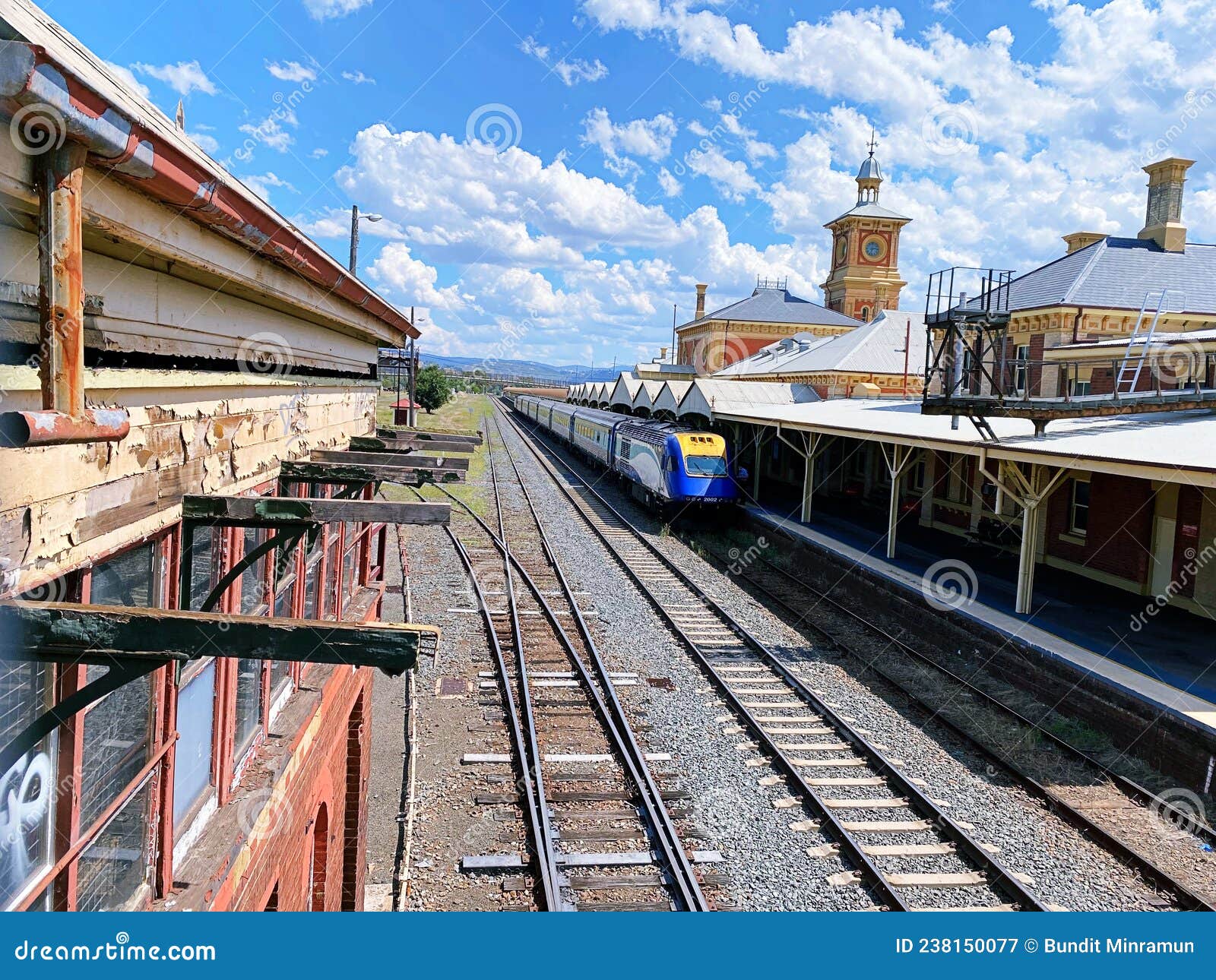 The Albury Railway Station With Intercity Train In The Platform ... The Albury Railway Station With Intercity Train In The Platform ...