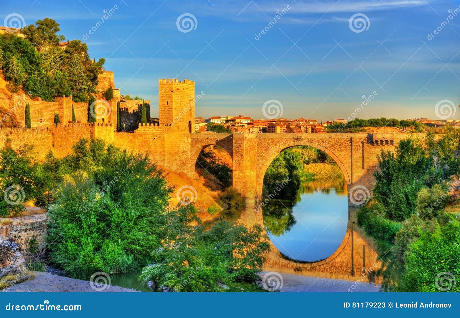 The Alcantara Bridge in Toledo, Spain Stock Image - Image of castle ...
