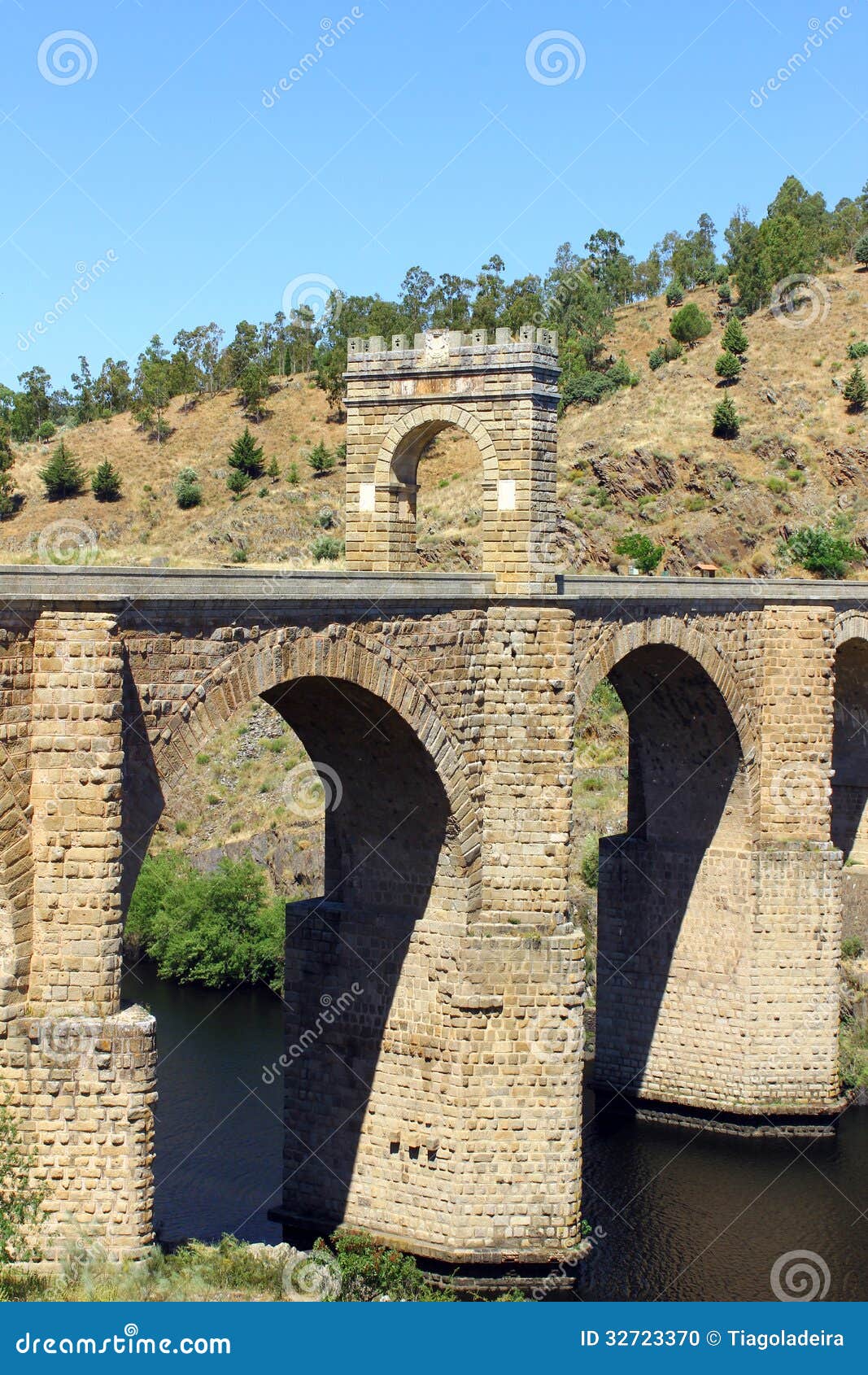 Alcantara Roman Bridge, Alcantara, Spain Stock Photo - Image of roman ...