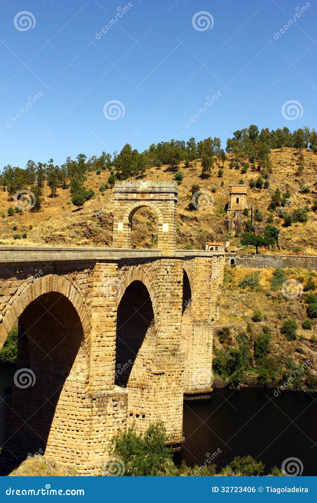 Alcantara Roman Bridge, Alcantara, Spain Stock Photo - Image of ancient ...