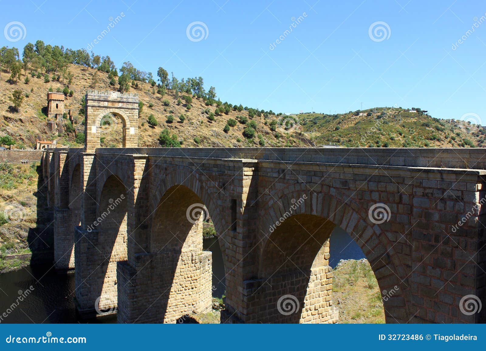 Alcantara Roman Bridge, Alcantara, Spain Stock Photo - Image of spanish ...