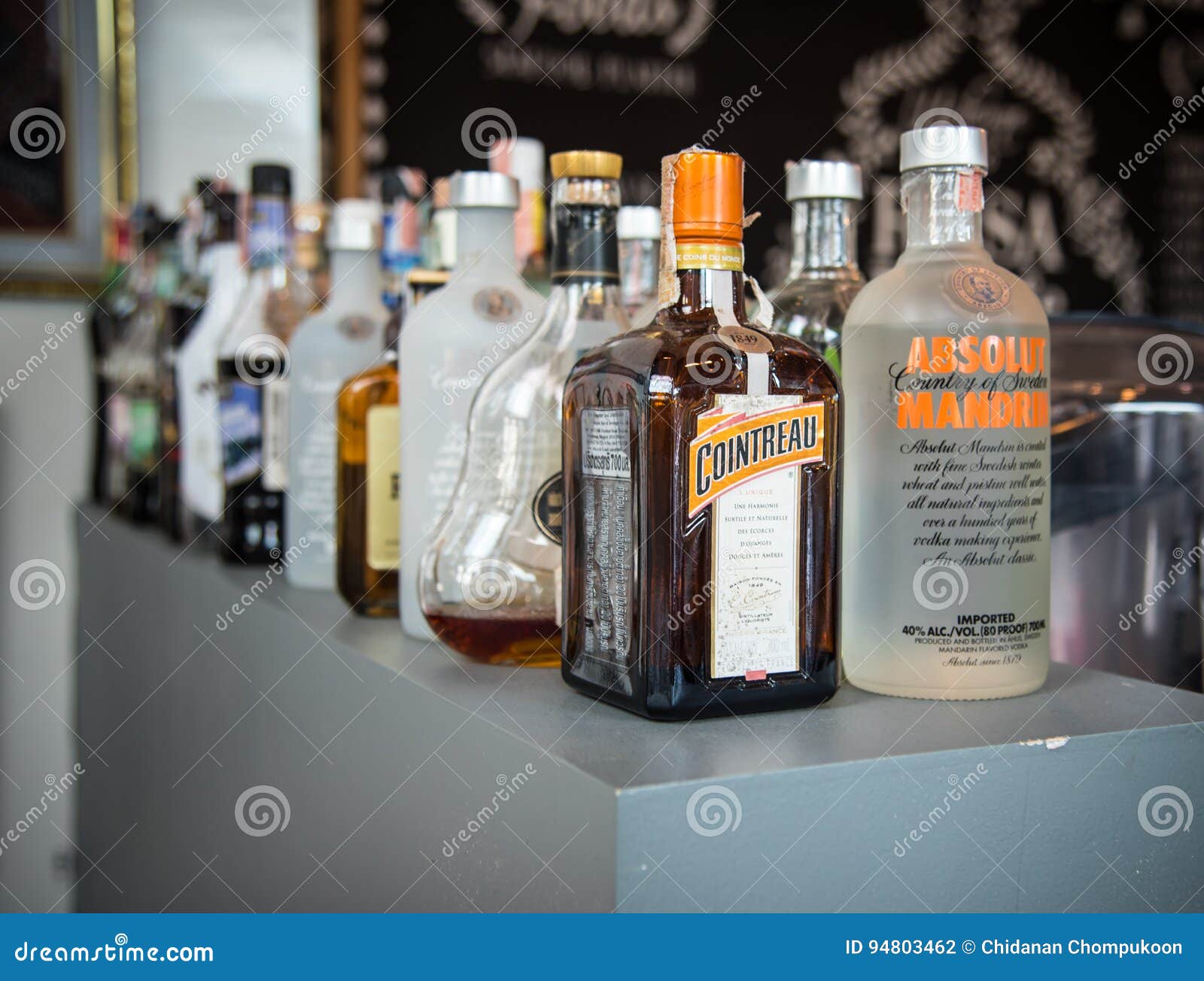 Alcohol y licor fotografía editorial. Imagen de editorial - 94803462