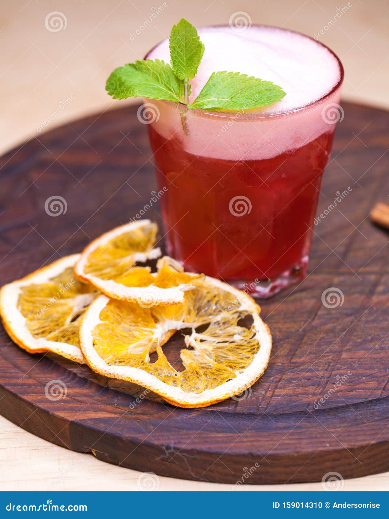 Alcoholic Cocktail with Raspberry Stock Photo - Image of green, leaf ...