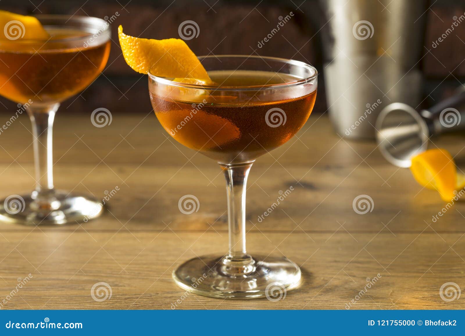 Alcoholisch Martinez Cocktail Met Jenever Stock Foto - Image of jenever ...