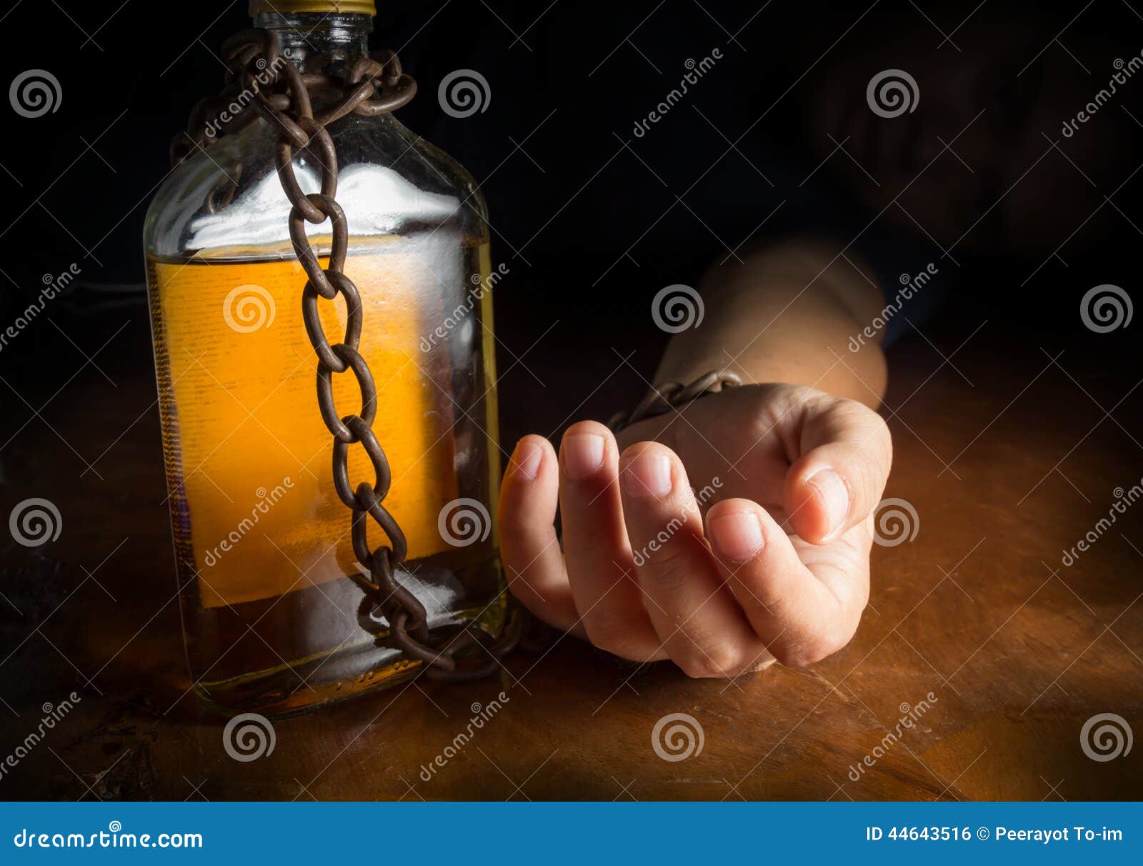 Alcoholslaaf of Alcoholisme Stock Foto - Image of ketting, glas: 44643516