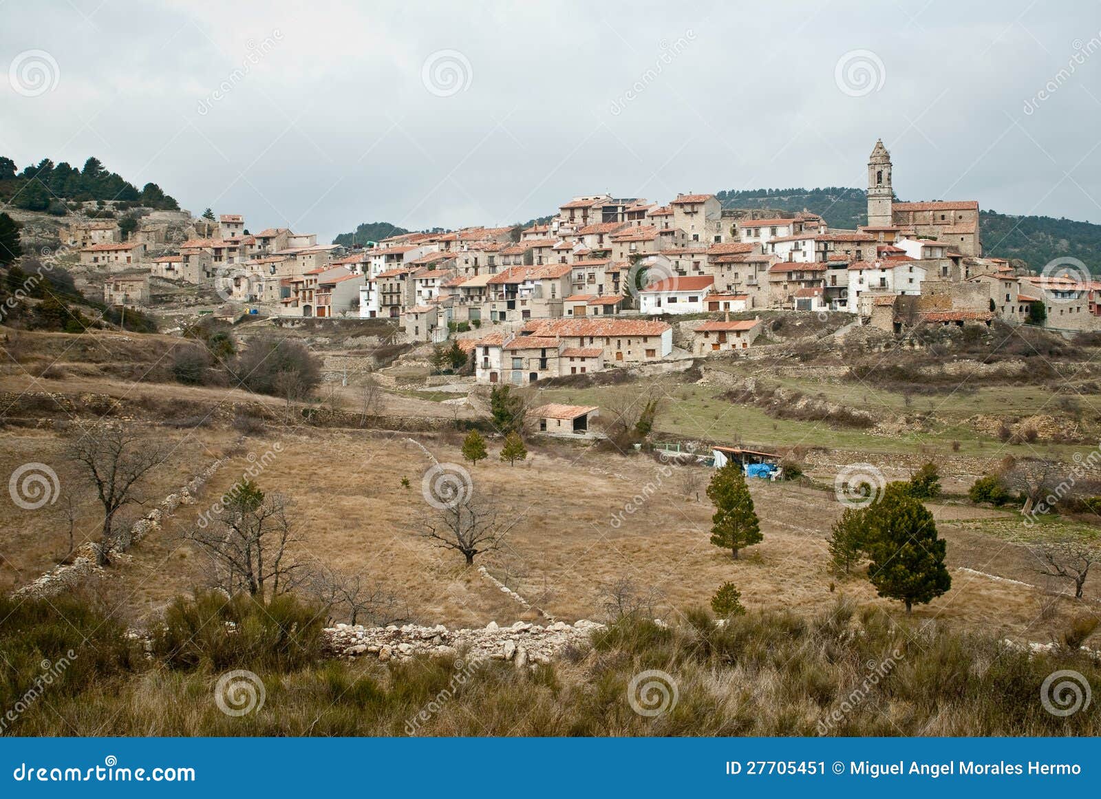 Aldea imagen de archivo. Imagen de rural, europa, comunidad - 27705451