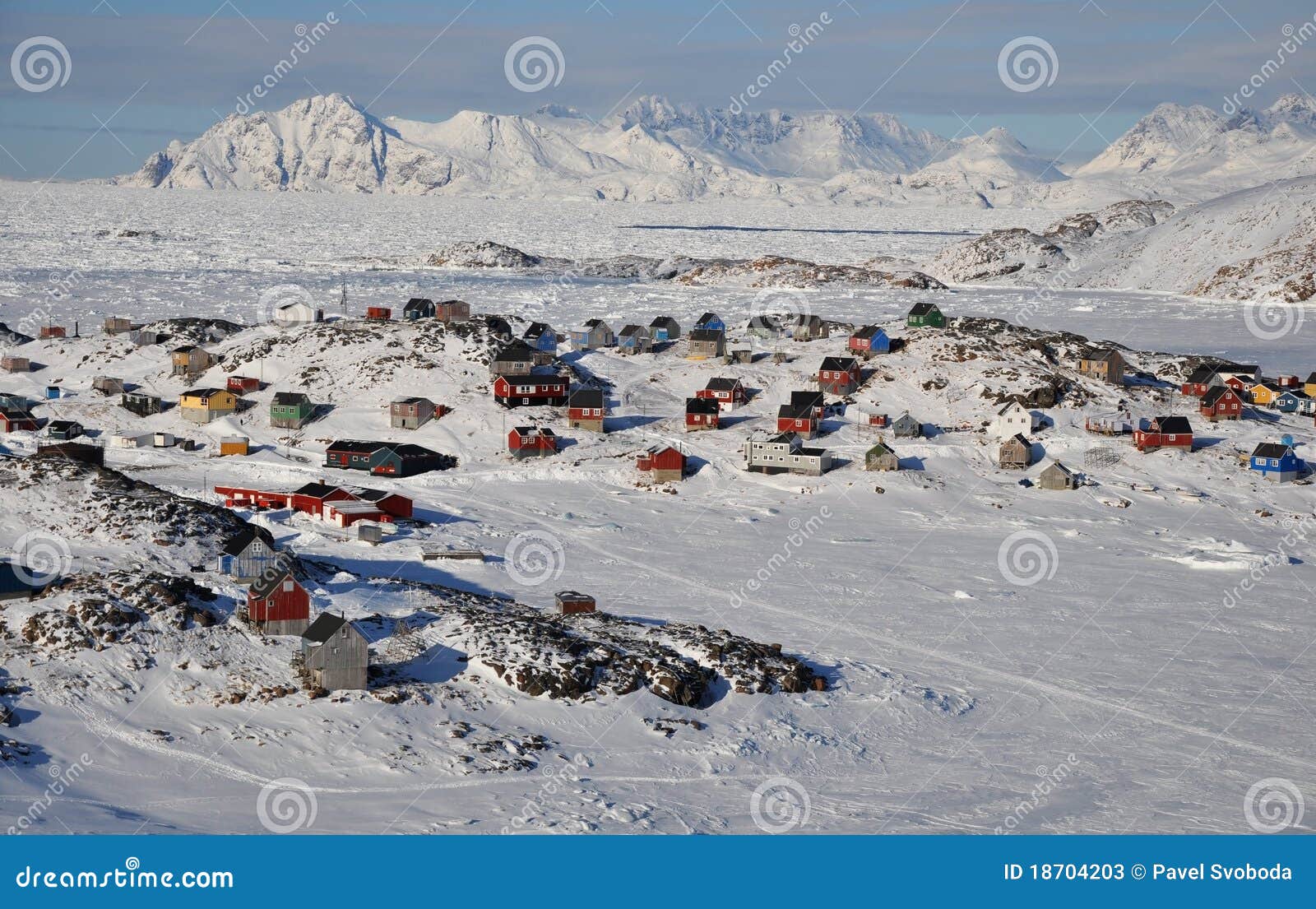 Aldea Alejada En Invierno, Groenlandia Imagen de archivo - Imagen de ...