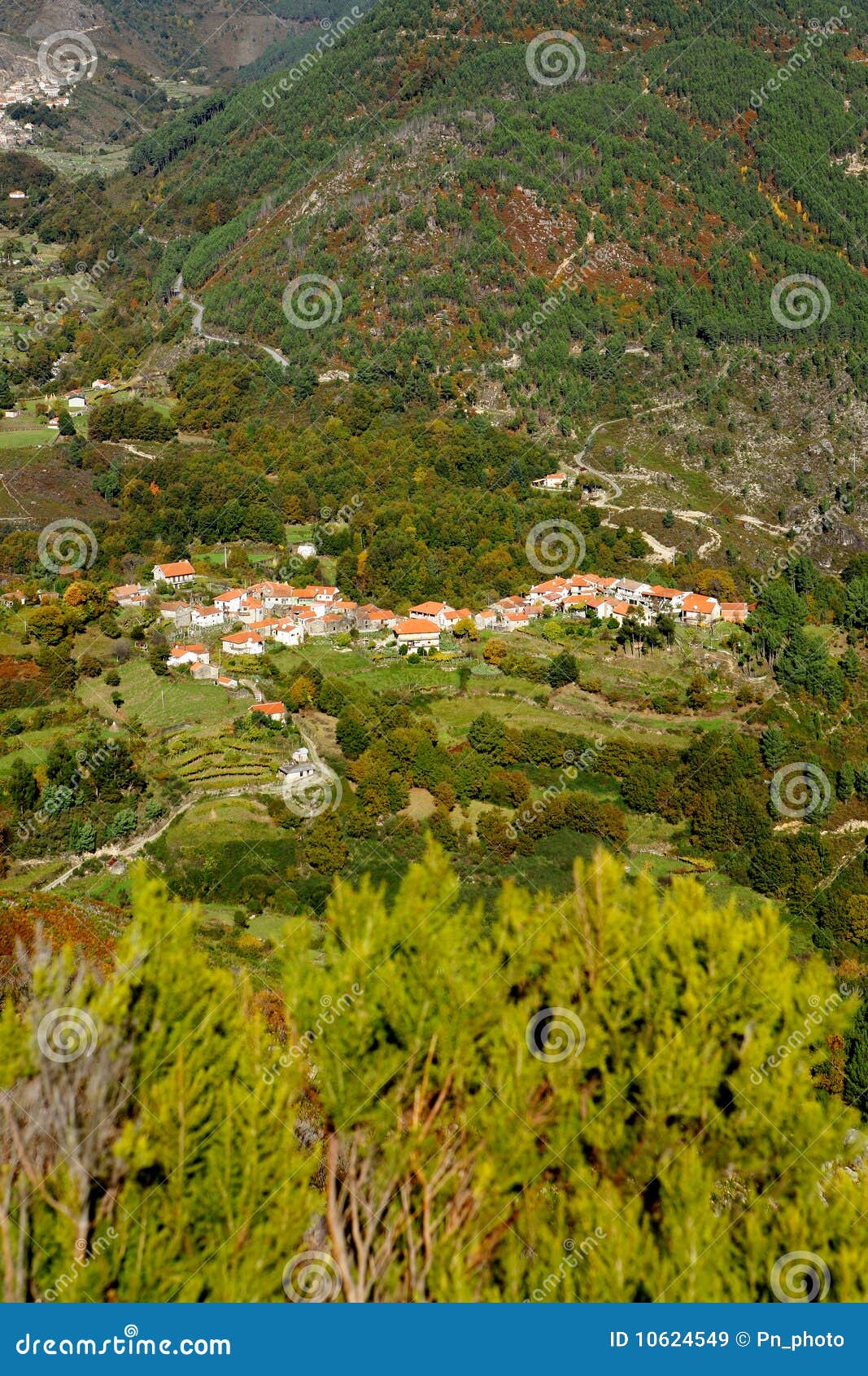Aldea antigua imagen de archivo. Imagen de rural, cubo - 10624549