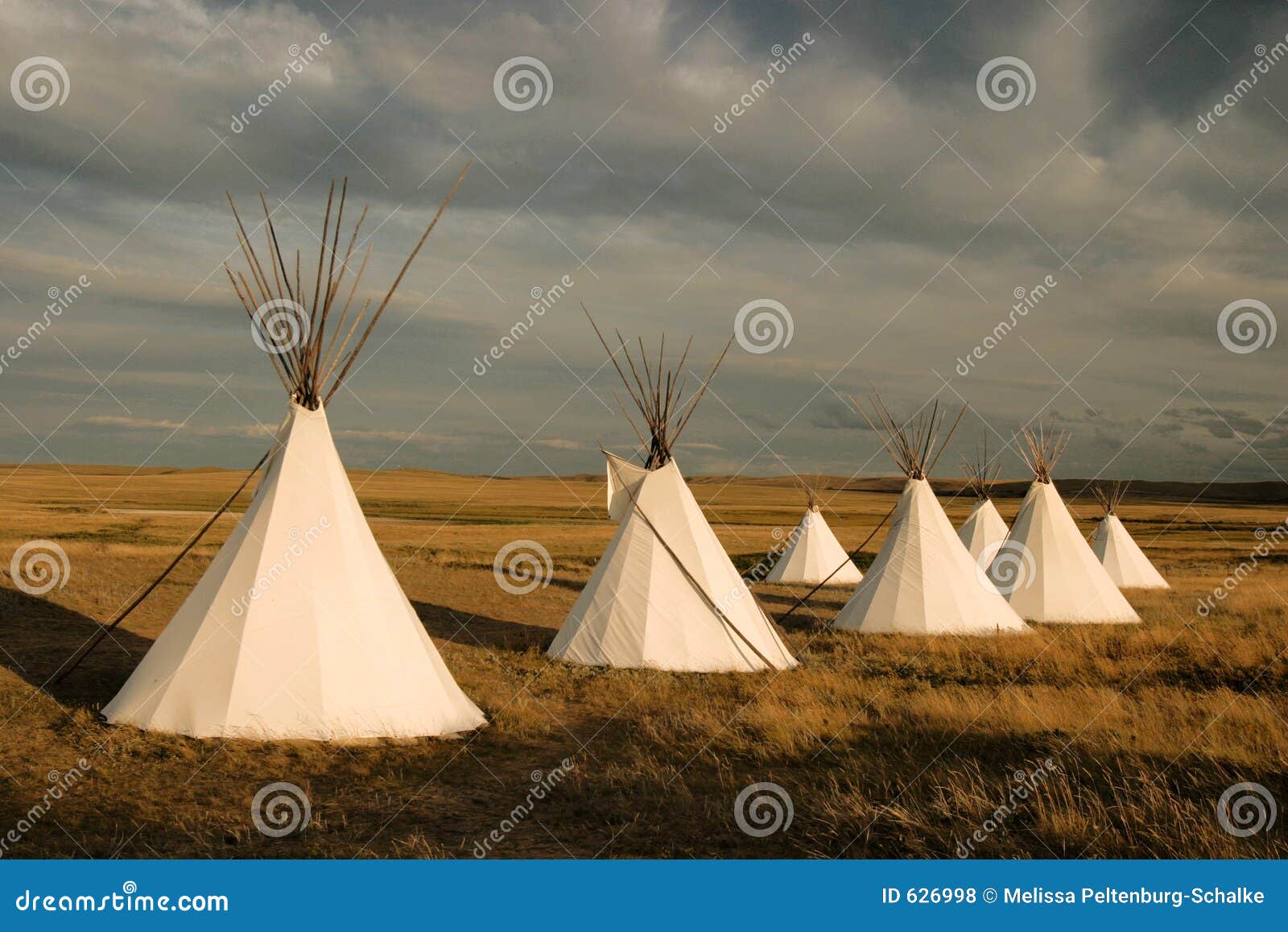 Aldea del tipi foto de archivo. Imagen de wigwam, indio - 626998