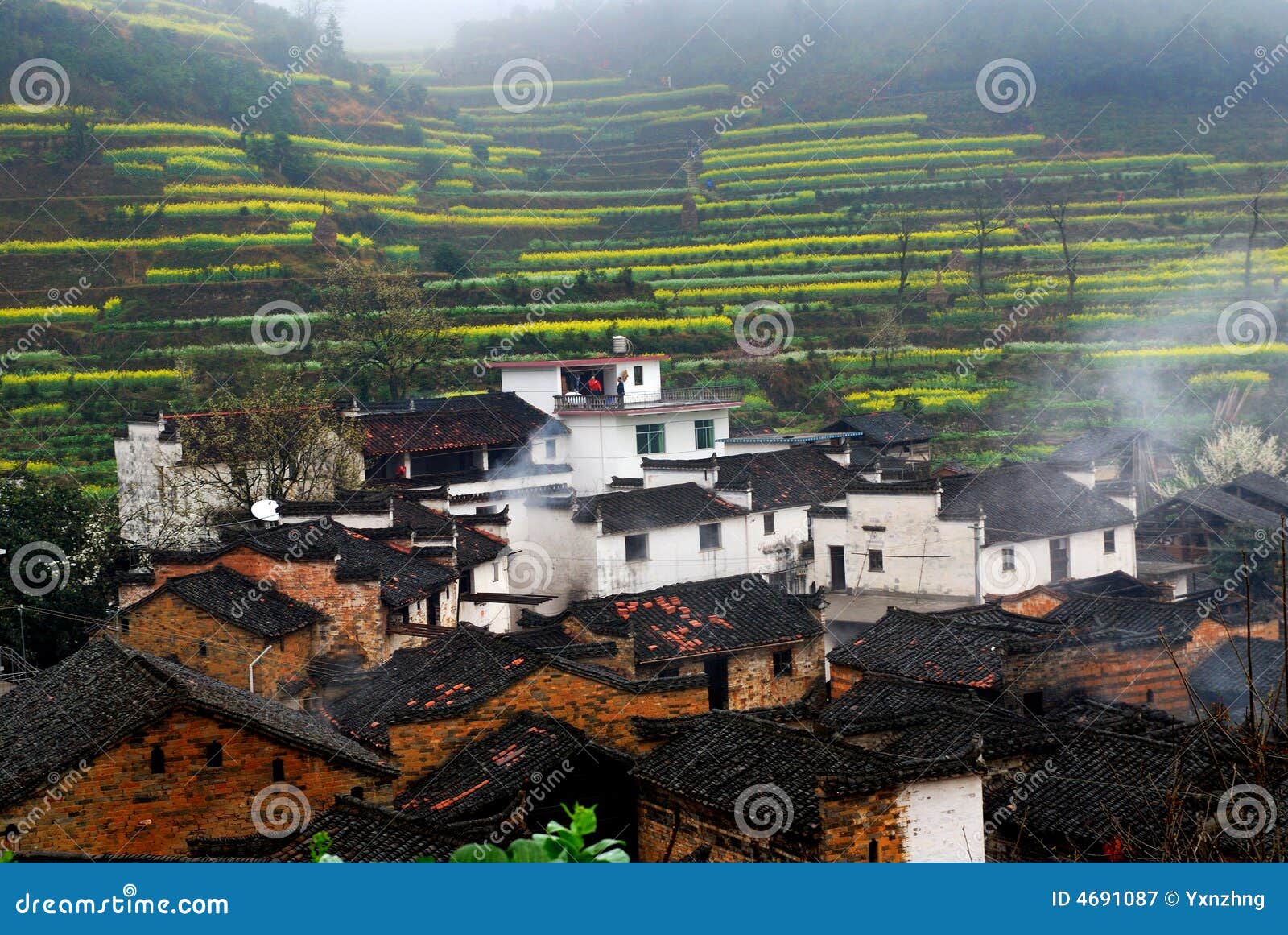 Aldea hermosa imagen de archivo. Imagen de casa, ciudad - 4691087