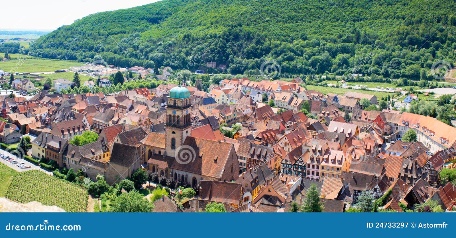 Aldea Hermosa En Alsacia - Francia Imagen de archivo - Imagen de ...