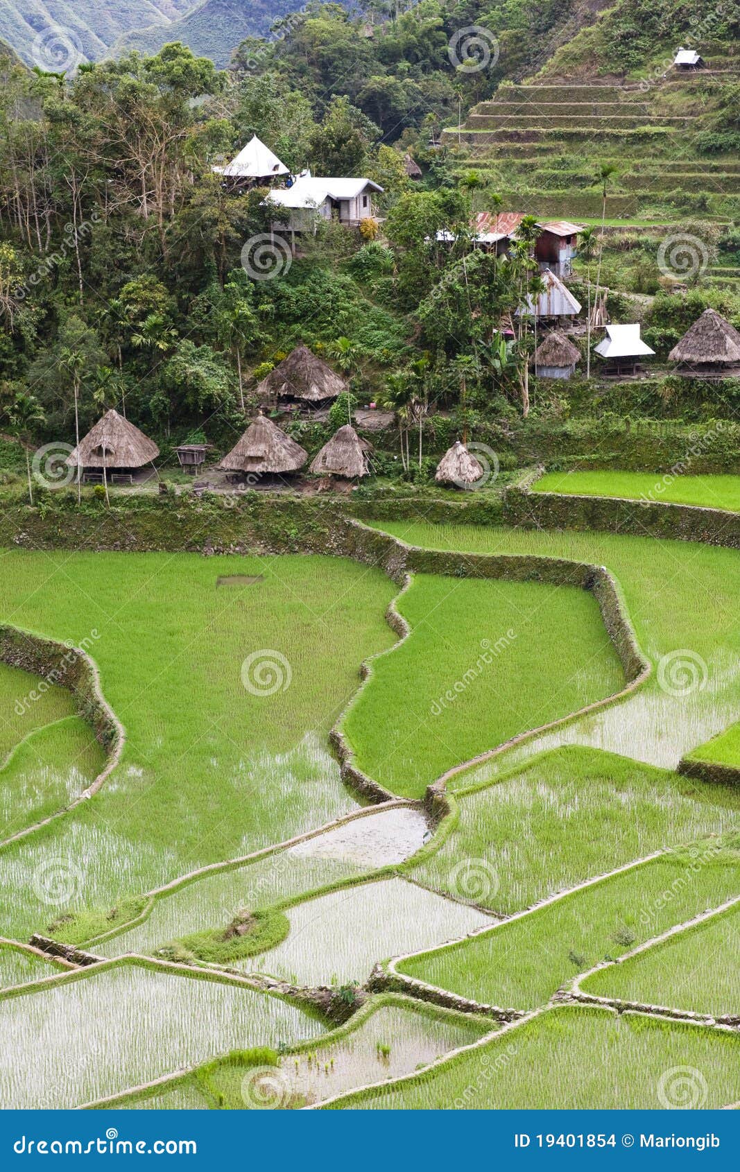Aldea tradicional foto de archivo. Imagen de senderismo - 19401854