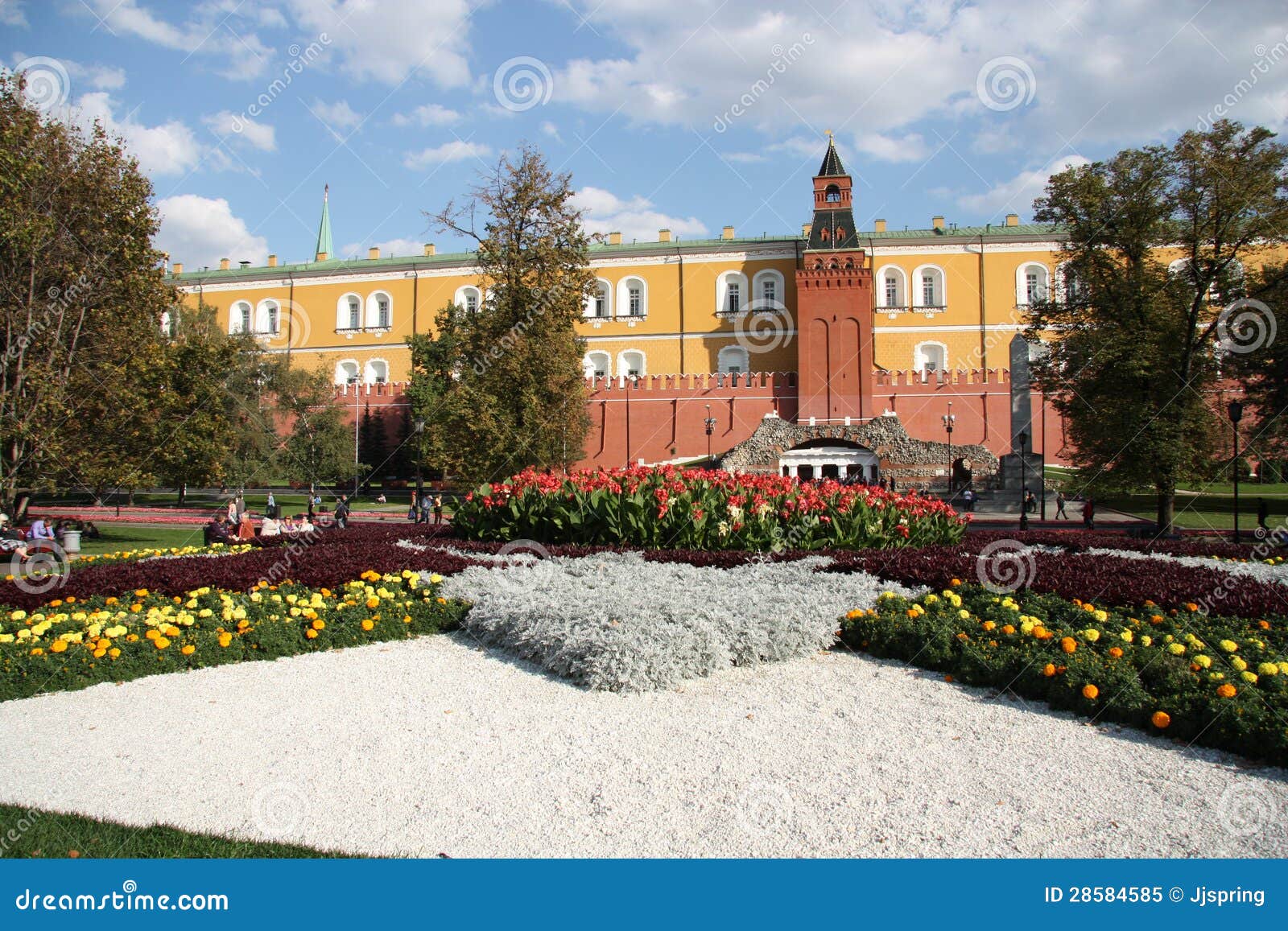 Alexander Garden and Moscow Kremlin Editorial Image - Image of building ...
