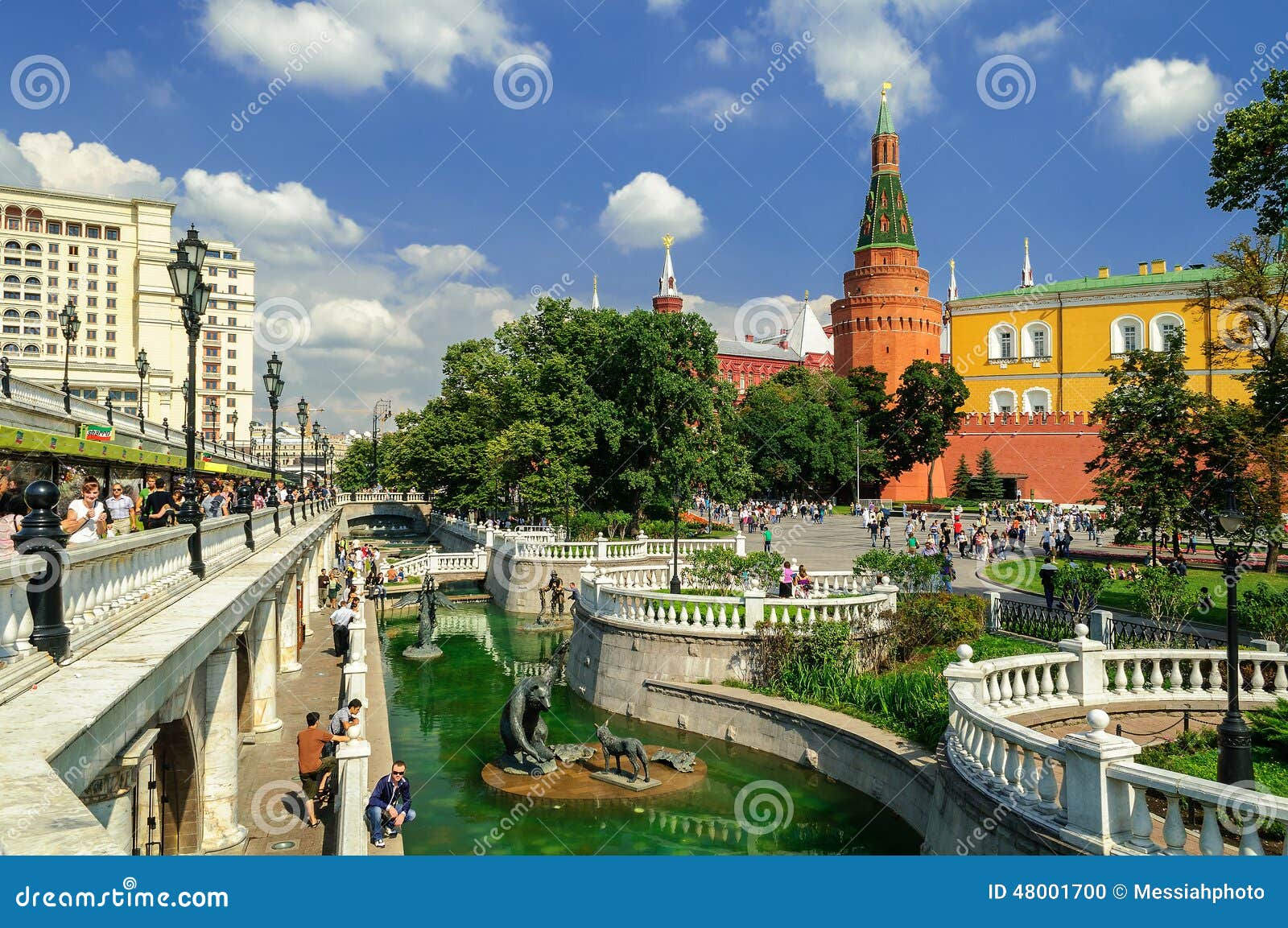 Alexander-Garten in Moskau redaktionelles bild. Bild von schön - 48001700