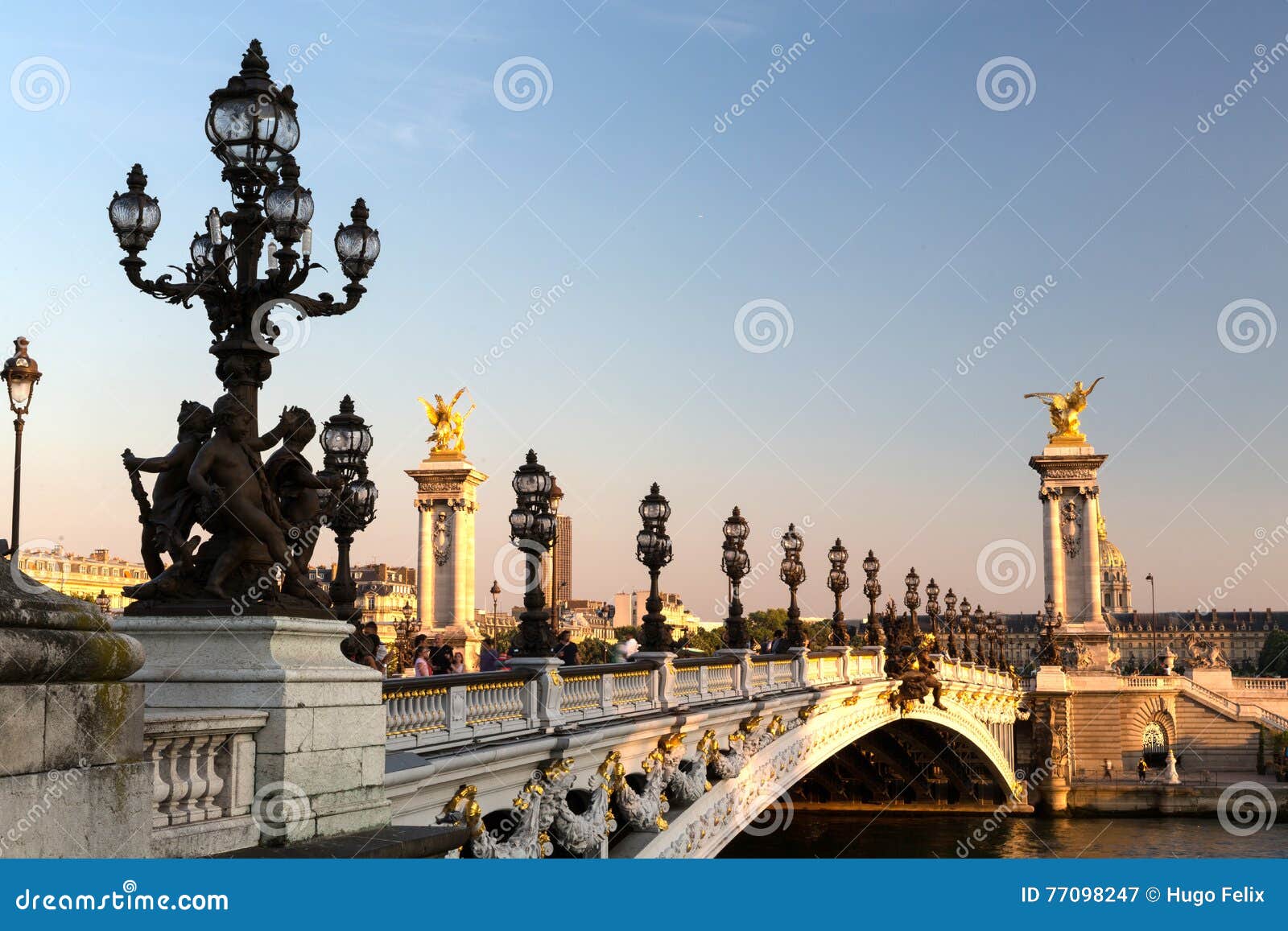 Alexander III Bridge editorial photography. Image of column - 77098247