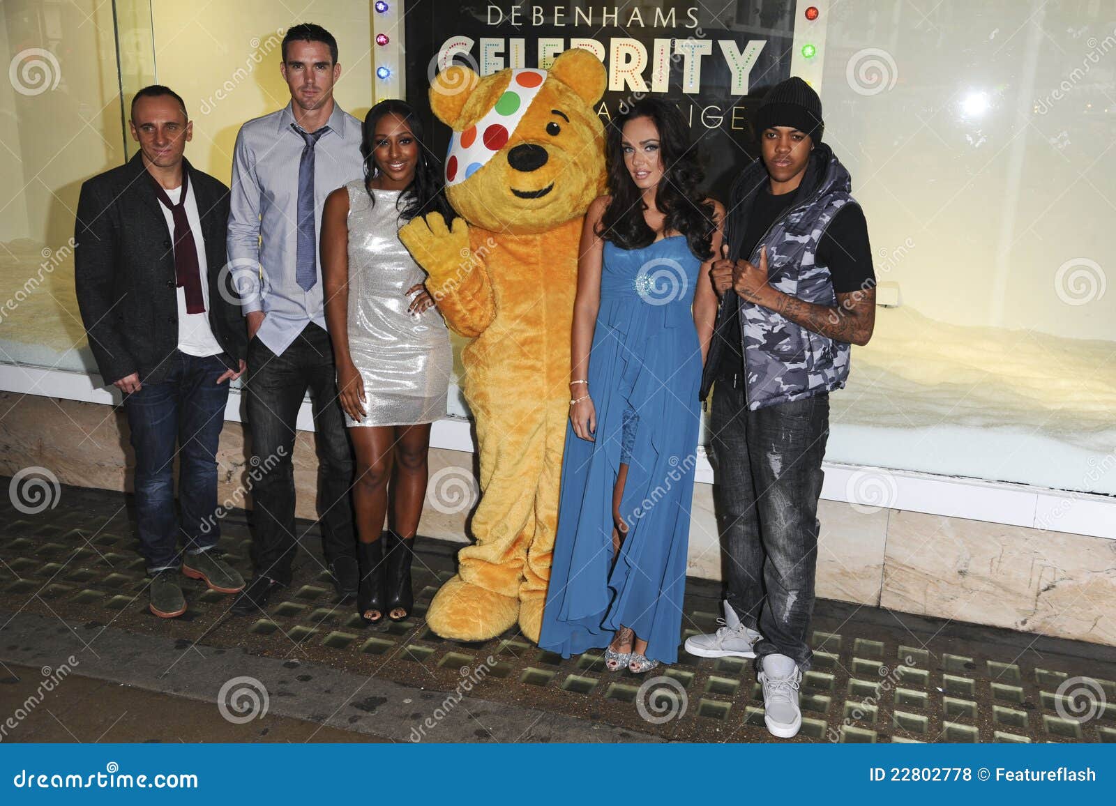 Alexandra Burke, Kevin Pietersen, Tamara Ecclestone Foto de archivo ...