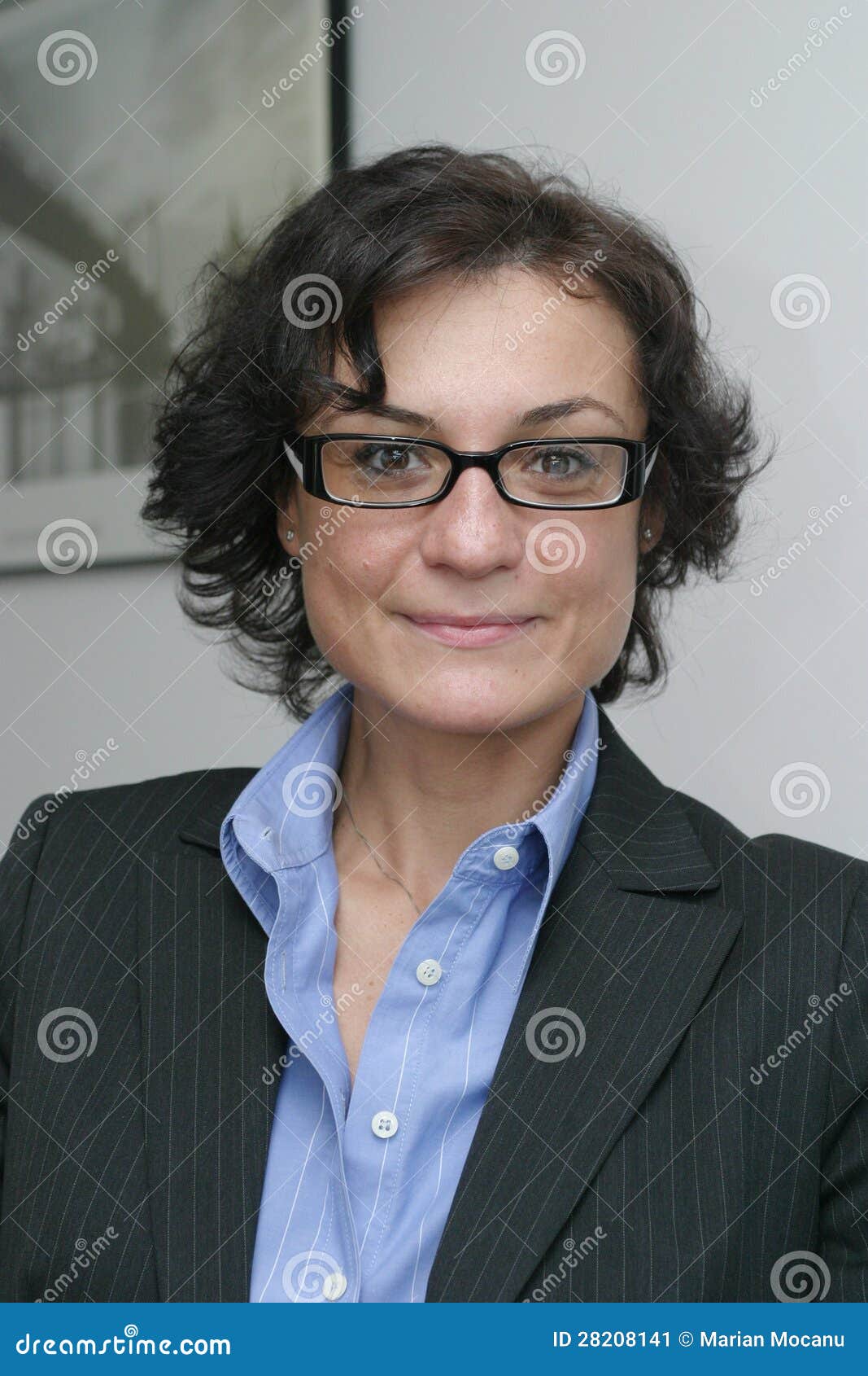 Alexandra Dimofte foto editorial. Imagen de entrevista - 28208141