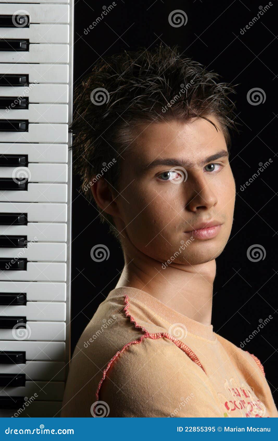 Alexandru Matei imagem editorial. Imagem de concerto - 22855395 Alexandru Matei imagem editorial. Imagem de concerto - 22855395