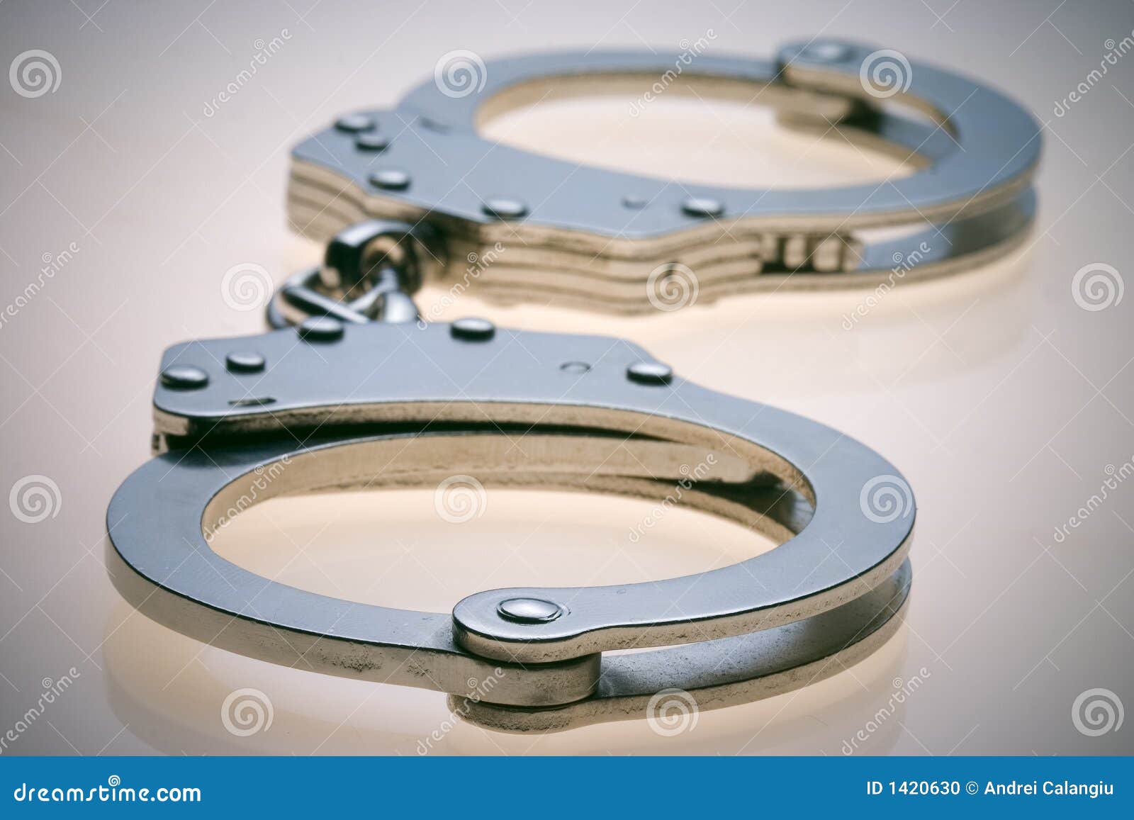 Algemas foto de stock. Imagem de punhos, autoridade, apreenda - 1420630