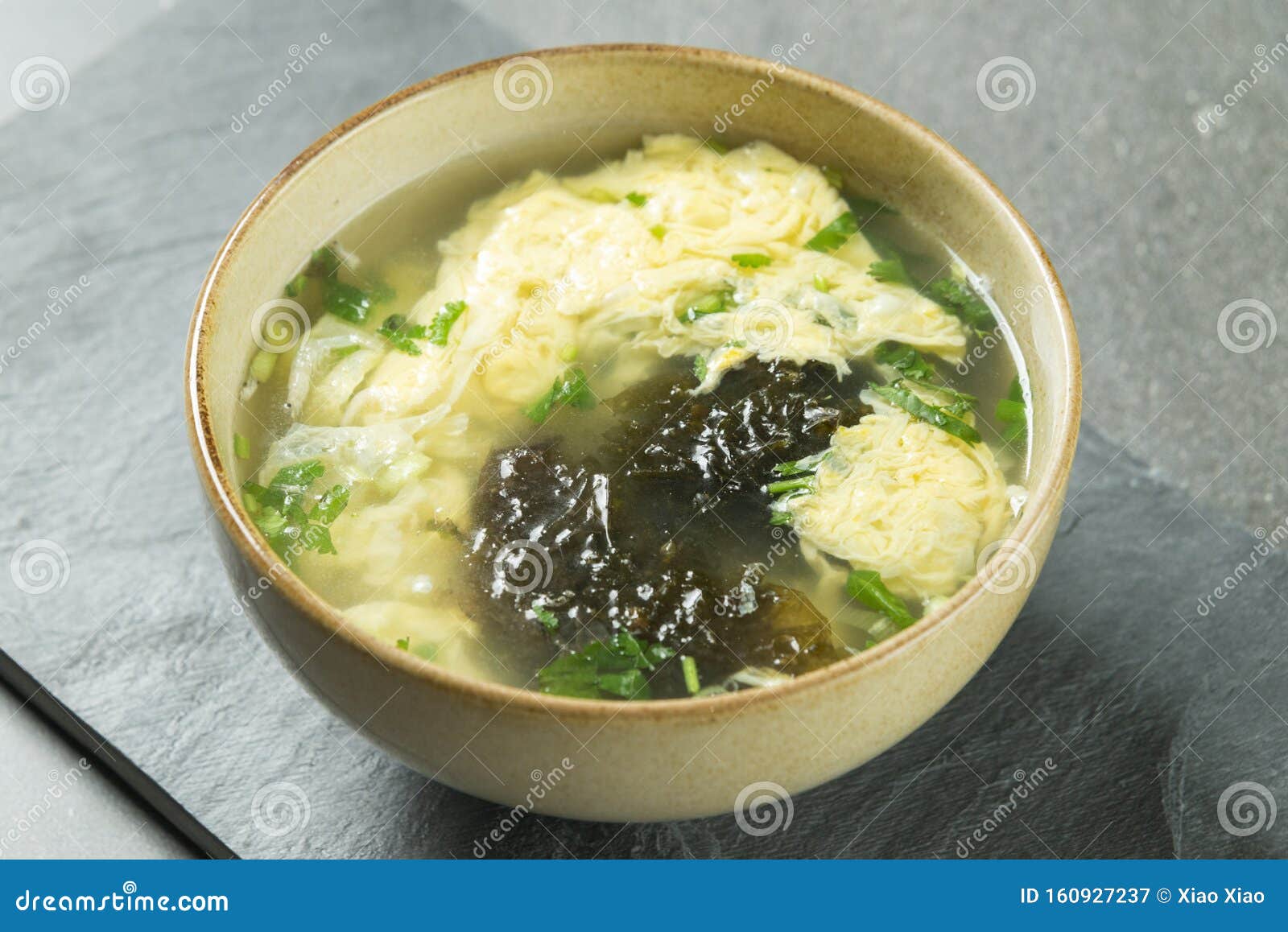 Algen und Eiersuppe stockbild. Bild von reis, gesund - 160927237