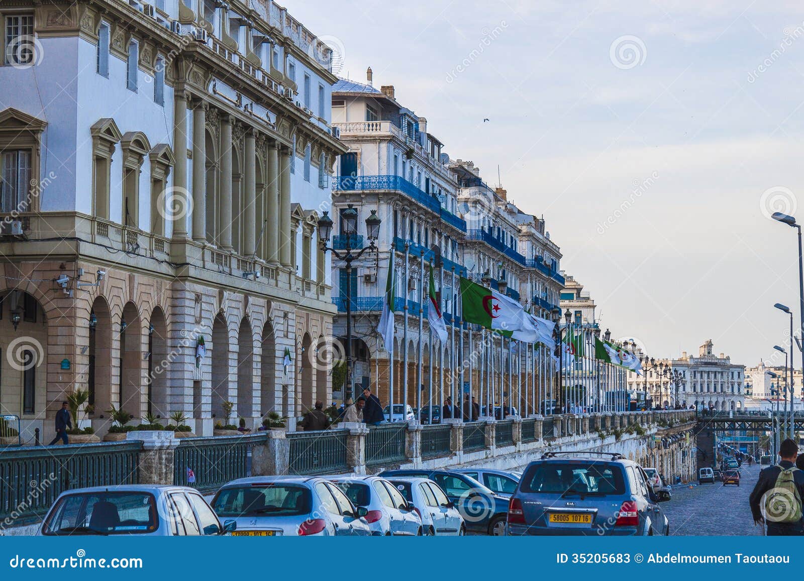 Algier redaktionelles stockfoto. Bild von auto, ernstlich - 35205683