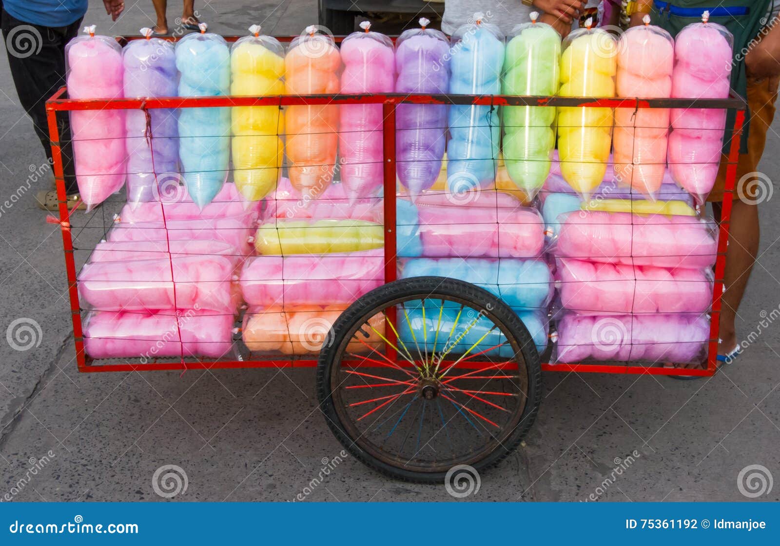 Algodão doce foto de stock. Imagem de colorido, delicioso - 75361192