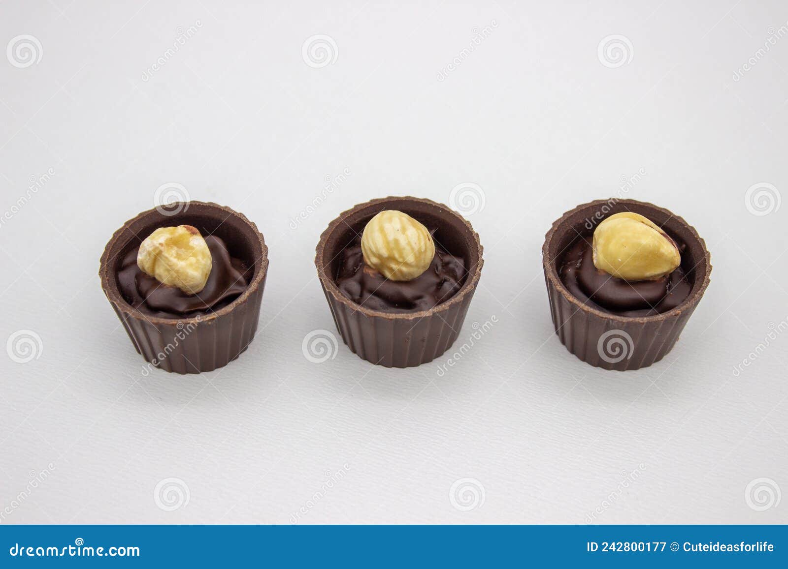 Algunos Dulces De Chocolate Rellenos Imagen de archivo - Imagen de ...