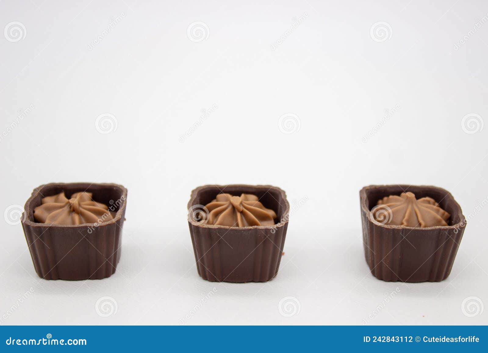 Algunos Dulces De Chocolate Rellenos Foto de archivo - Imagen de placer ...