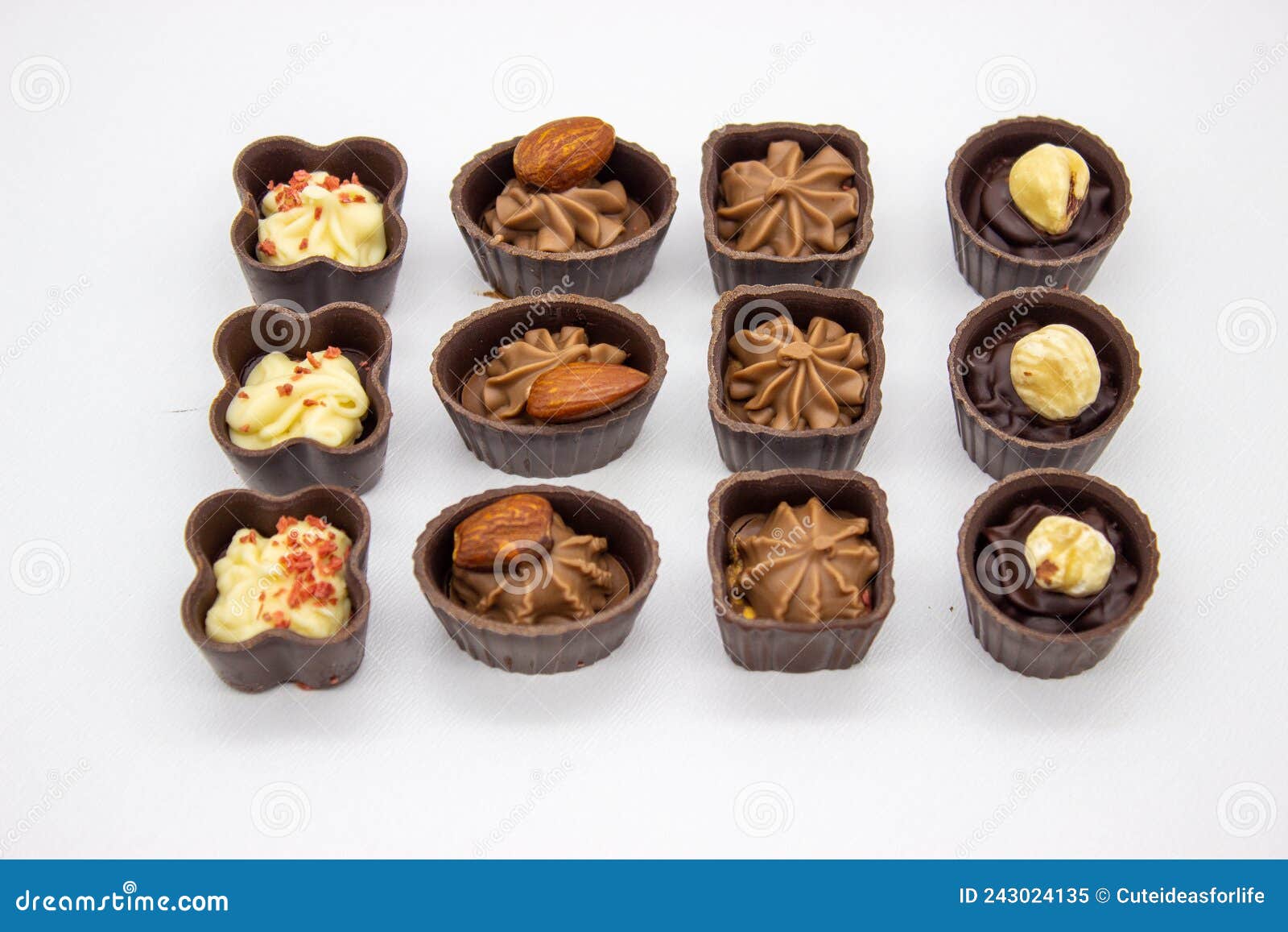 Algunos Dulces De Chocolate Rellenos Imagen de archivo - Imagen de ...