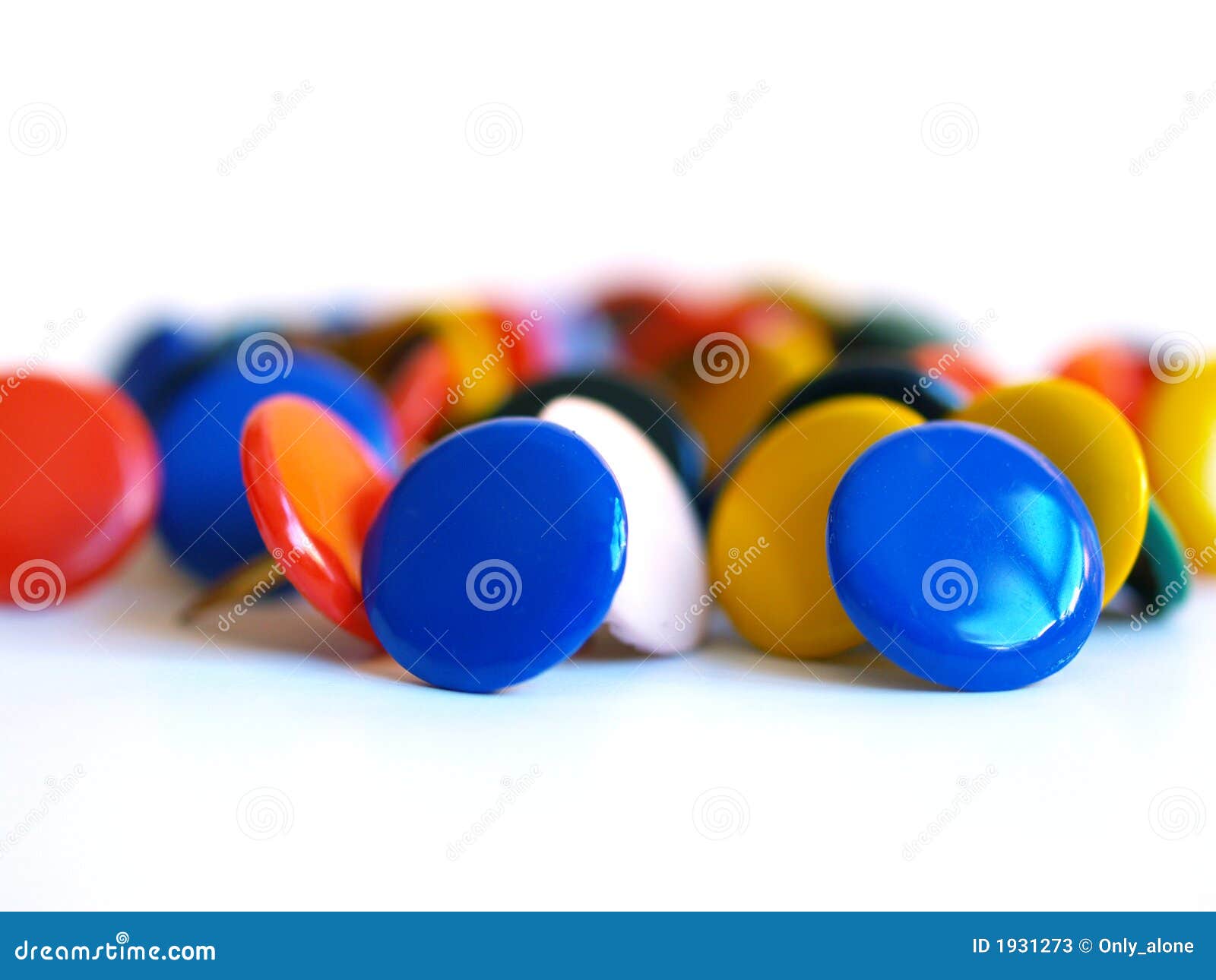 Alguns Desenho-pinos Coloridos Imagem de Stock - Imagem de variedade ...