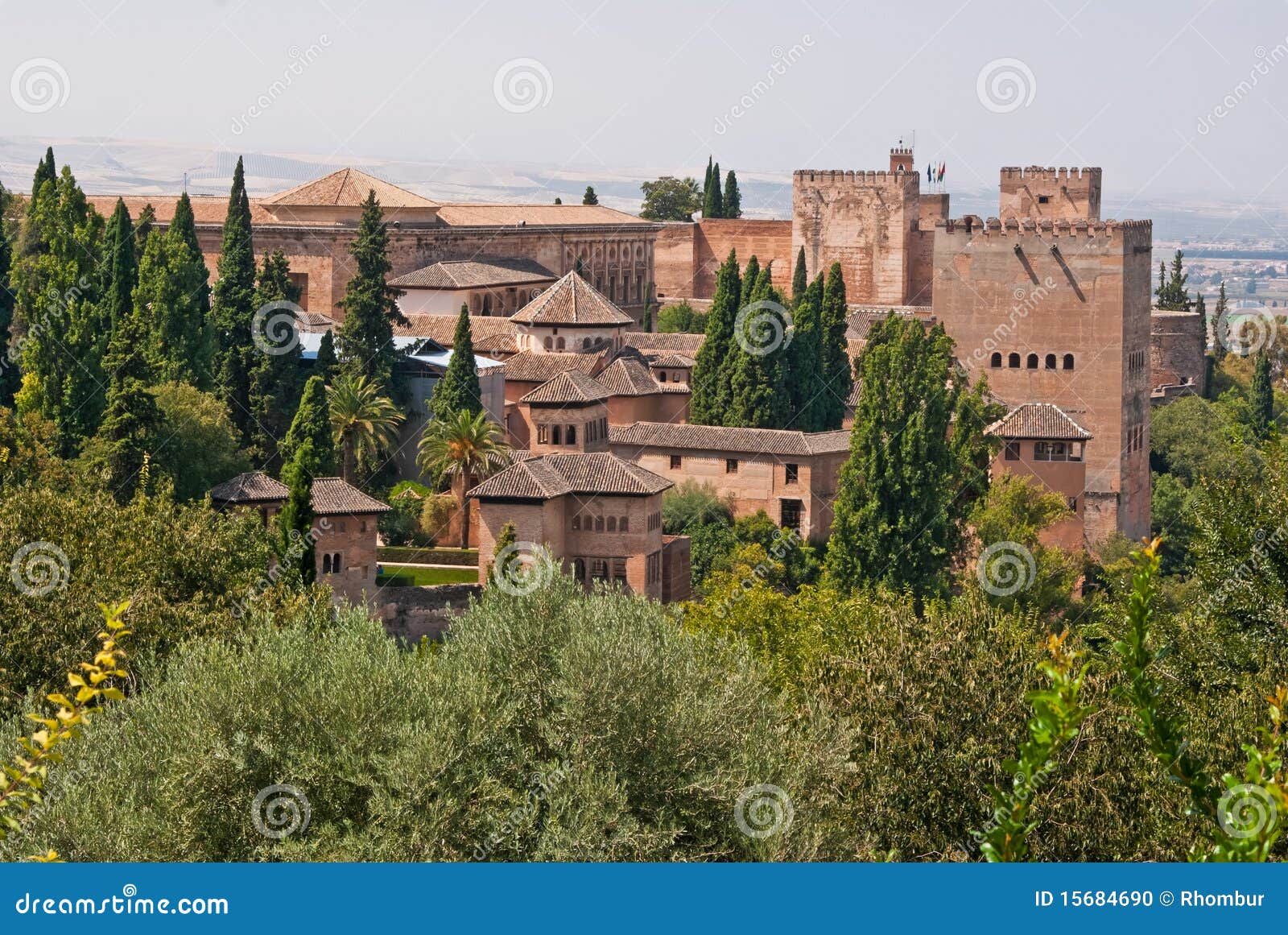 Alhambra foto de archivo. Imagen de recorrido, cielo - 15684690