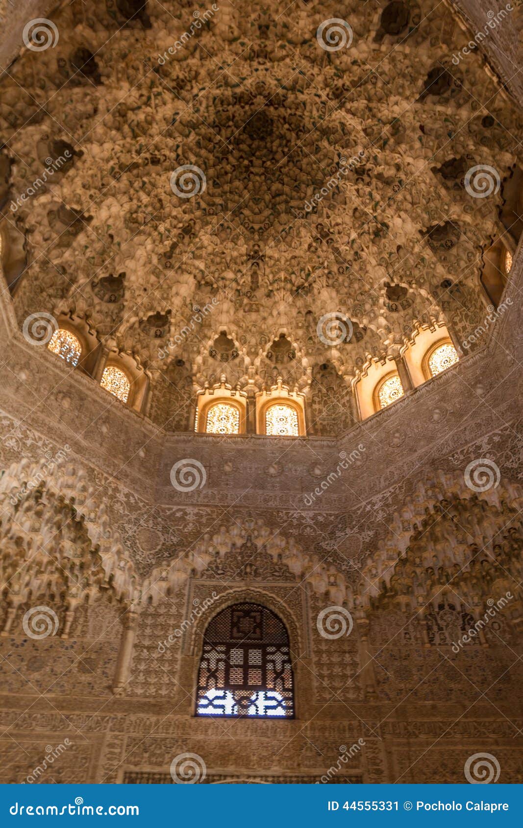 Alhambra Hall Honeycomb Room in Spain Editorial Photo - Image of gild ...