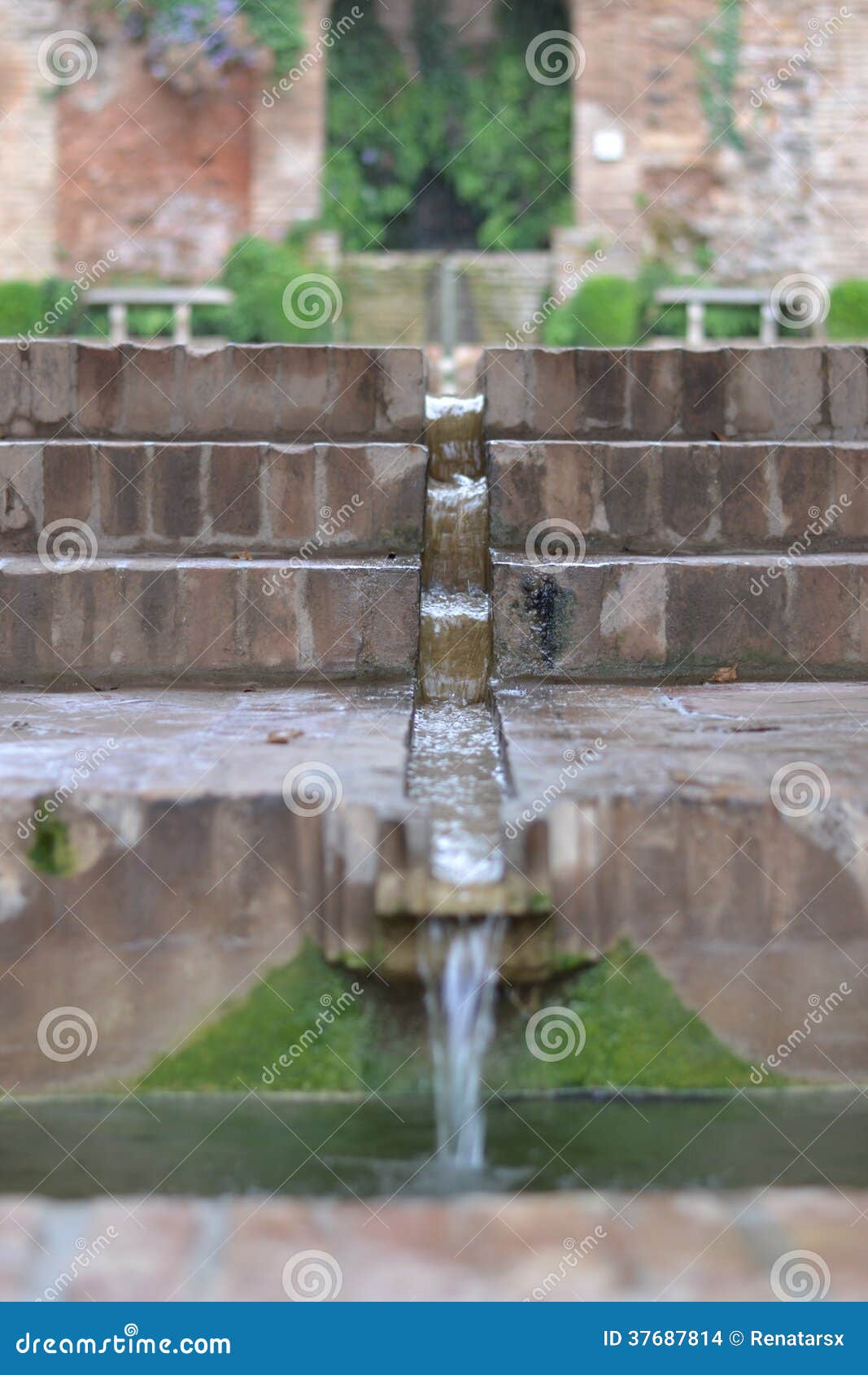Alhambra Water-System stockfoto. Bild von brunnen, tür - 37687814