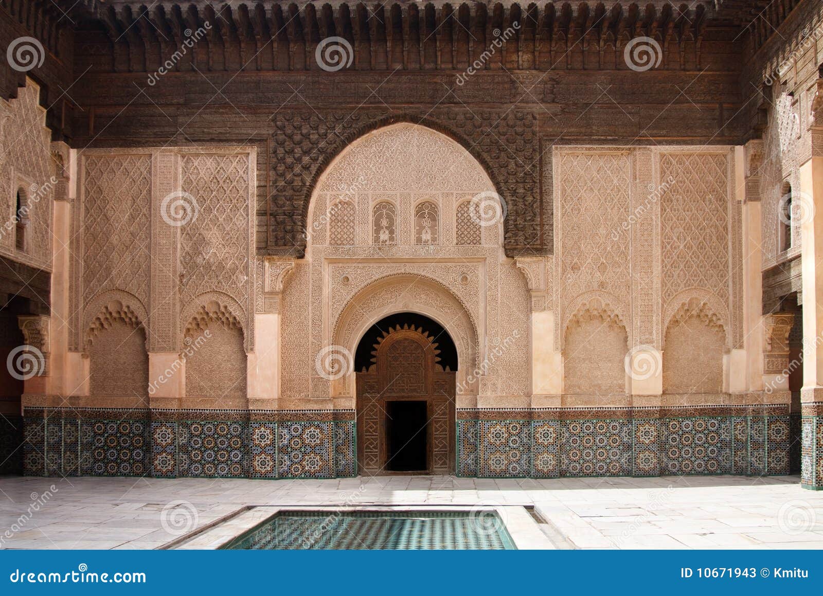 Ali Ben Youssef Madrasa image stock. Image du islam, cour - 10671943