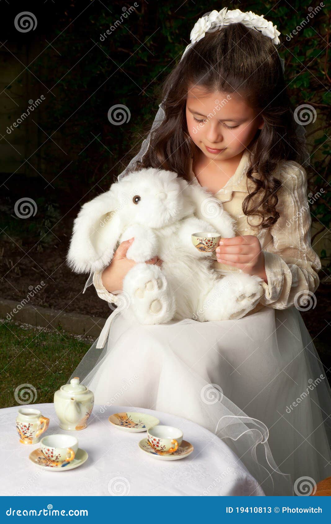 Alice in Wonderland Tea Party Stock Image - Image of dress, tale: 19410813