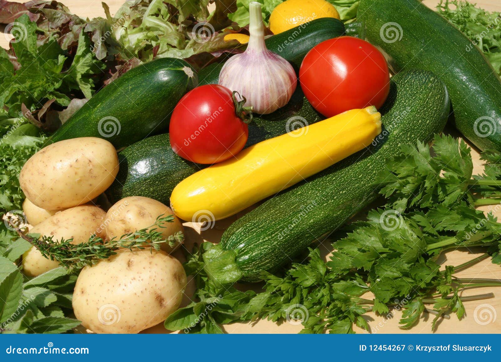 Aliment biologique image stock. Image du choix, végétarien - 12454267