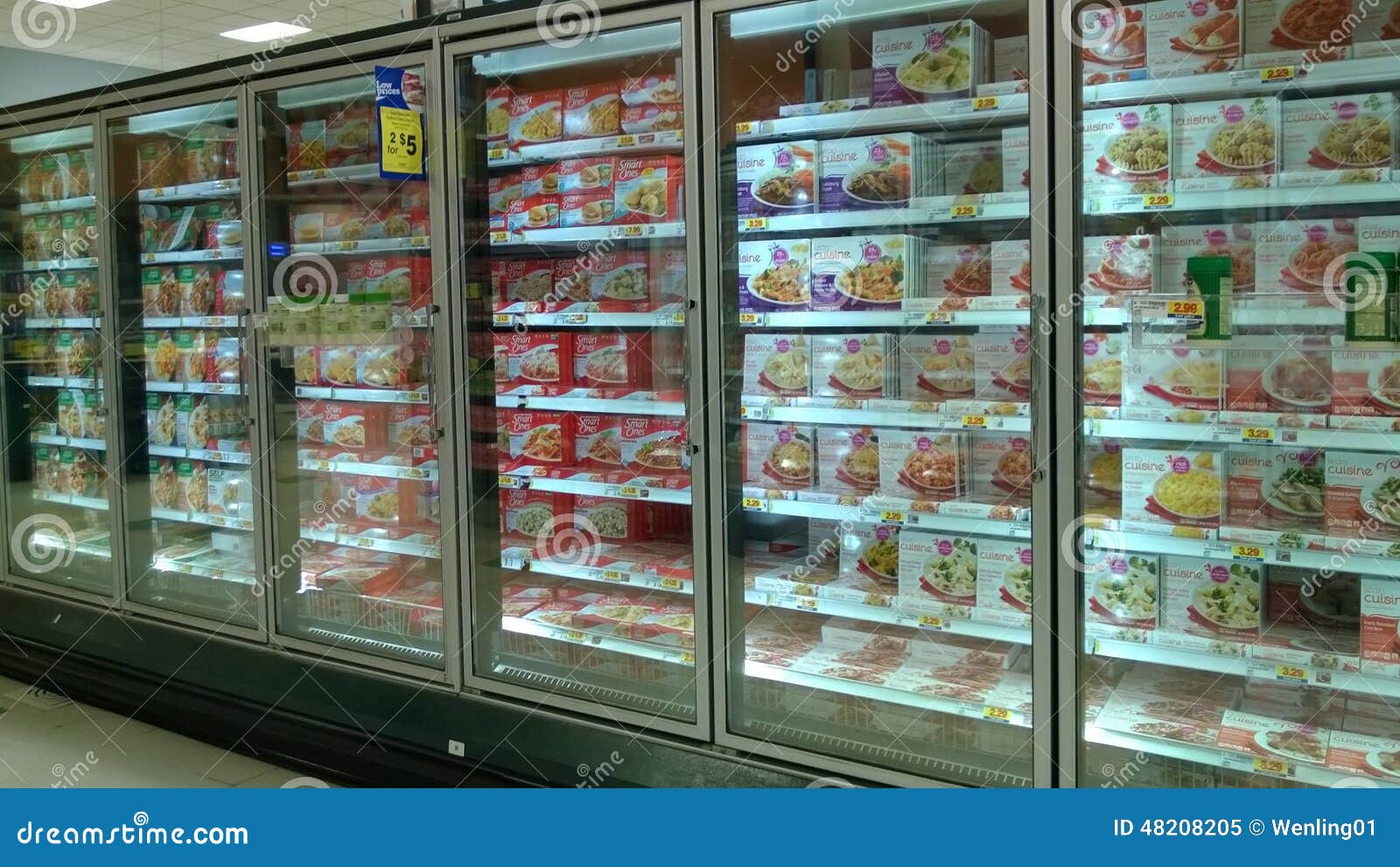 Alimento Congelato Che Vende Al Supermercato Immagine Editoriale ...